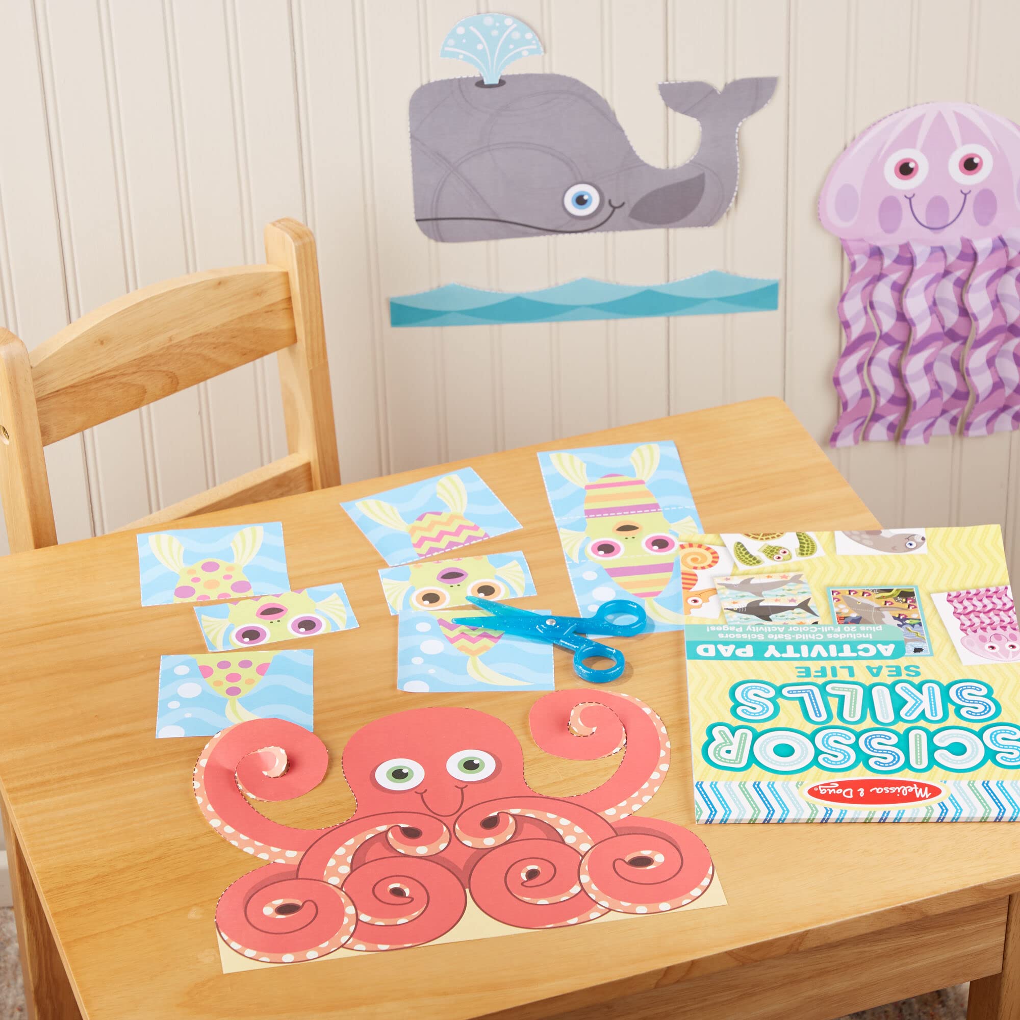 Melissa & Doug Sea Life: S c i s s o r Skills Activity Pad Bundle with 1 Theme Compatible M&D Scratch Fun Mini-Pad (32007)
