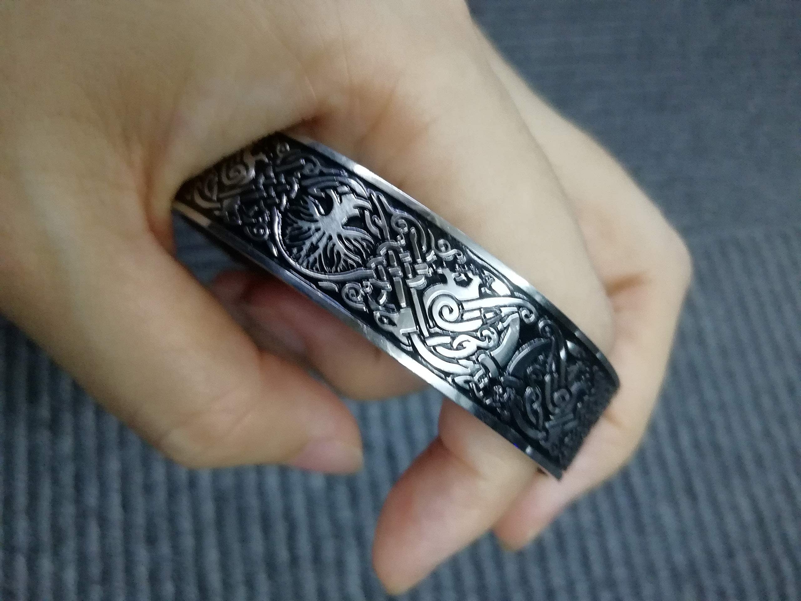 LIKGREAT Viking Tree of Life Hugin Munin Raven Magnetic Barcelet, Celtic Knot Bangle (black)