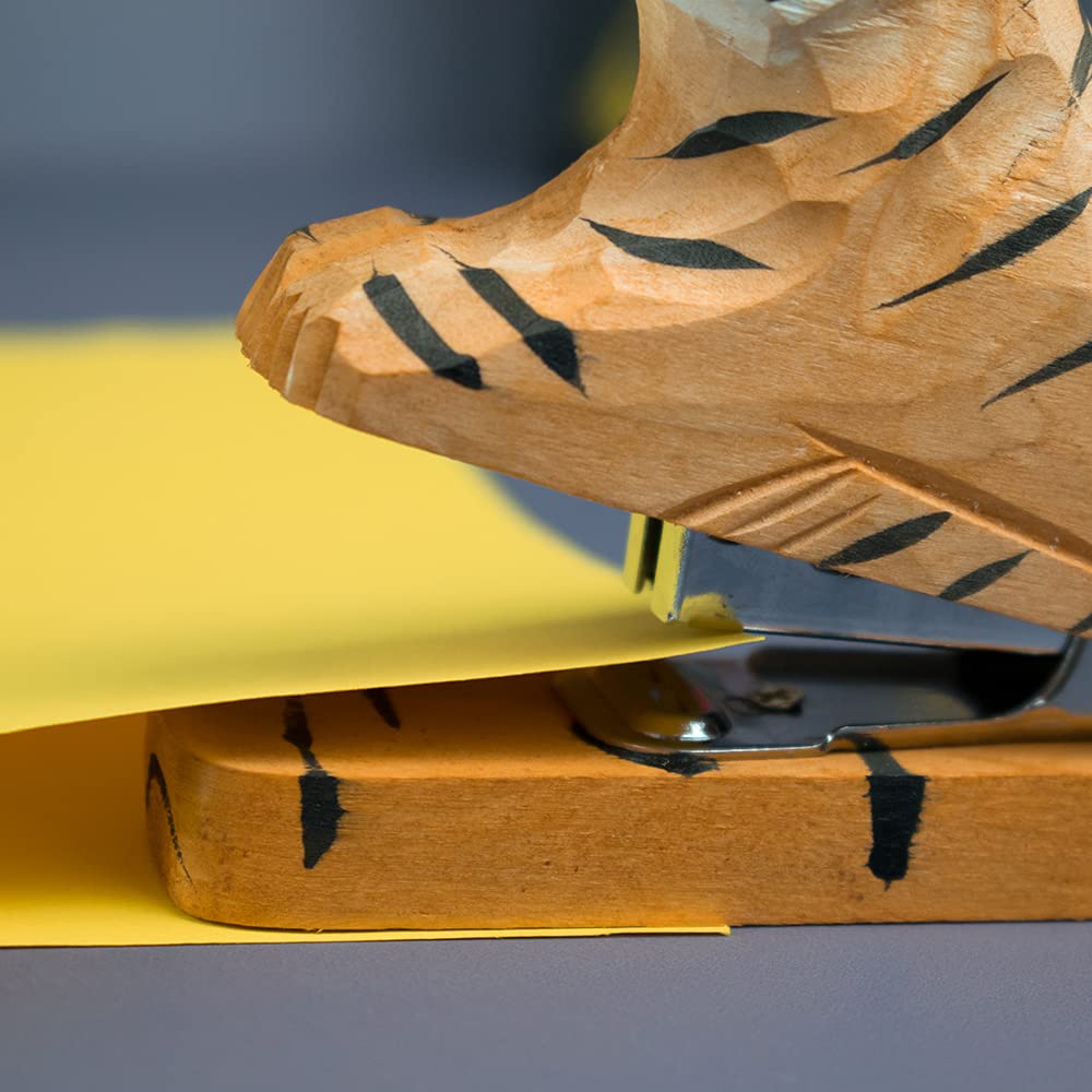 Kcgani Wooden Animal Stapler, Desktop Stitcher Art Figurine Statue Sculpture for School Office Stationery (Orange)