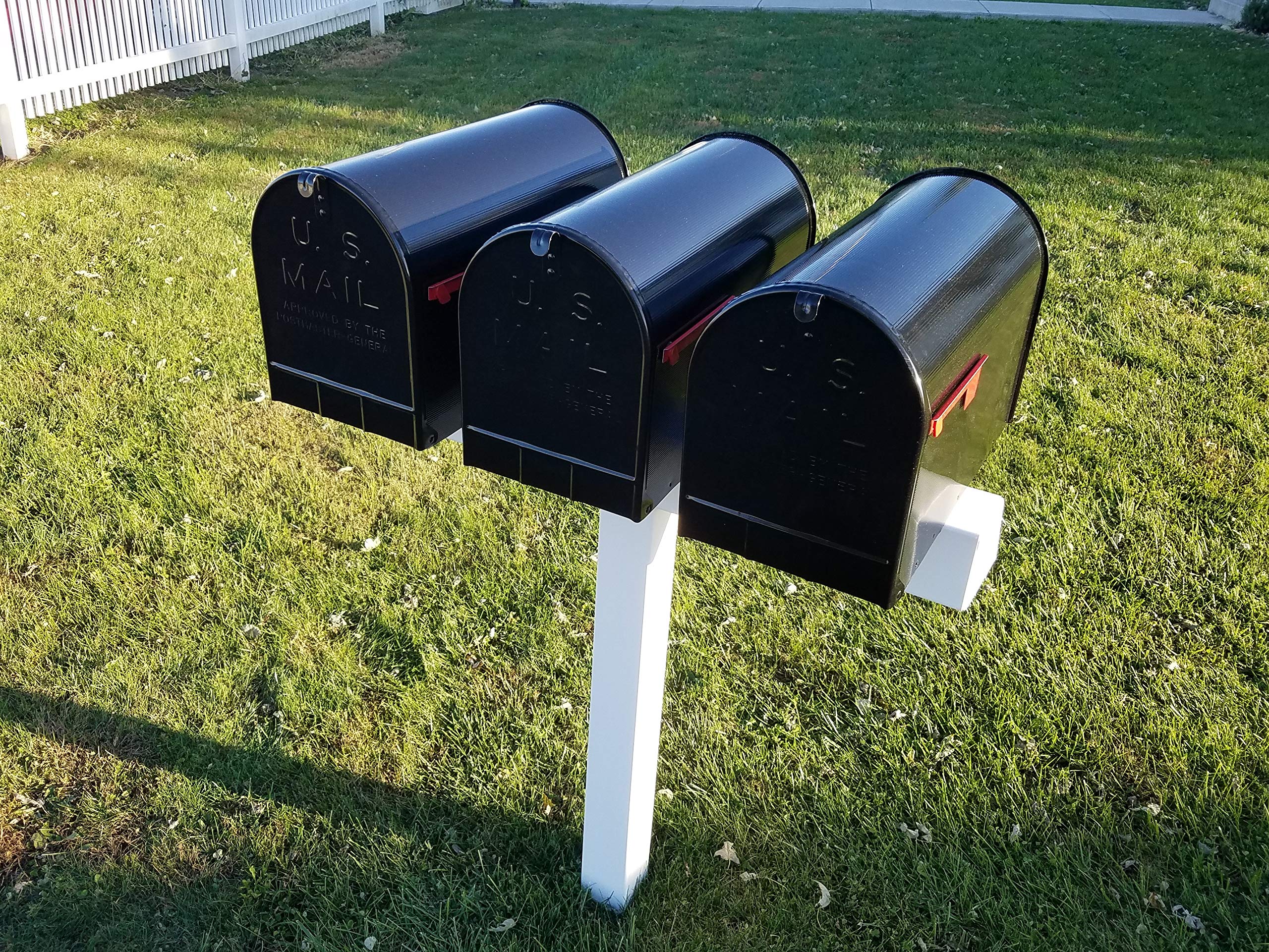 Handy Post for 3 XL Mailboxes, 42-in x 40-in, White, Vinyl Sleeve