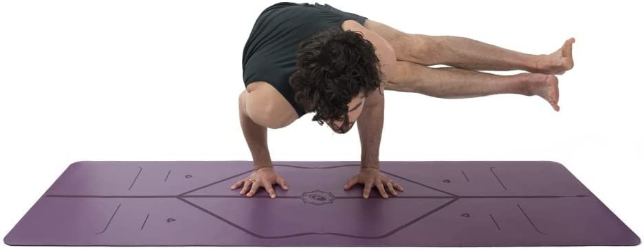 Liforme Original Yoga Mat β Free Yoga Bag Included - Patented Alignment System, Warrior-like Grip, Non-slip, Eco-friendly, sweat-resistant, 4.2mm thick mat for comfort - Purple