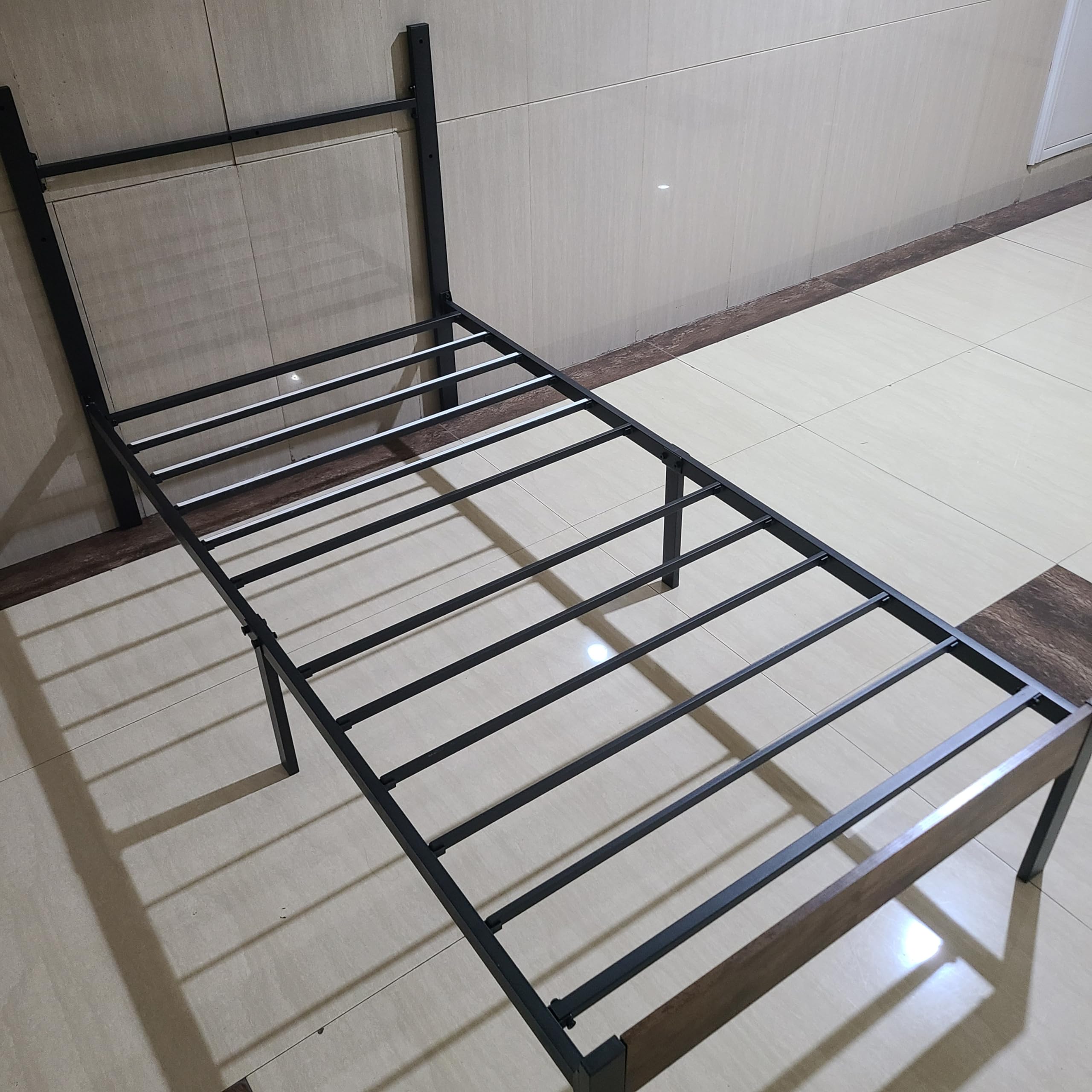 JANDAGTS Durable metal bed frame, the perfect blend of sturdiness and style