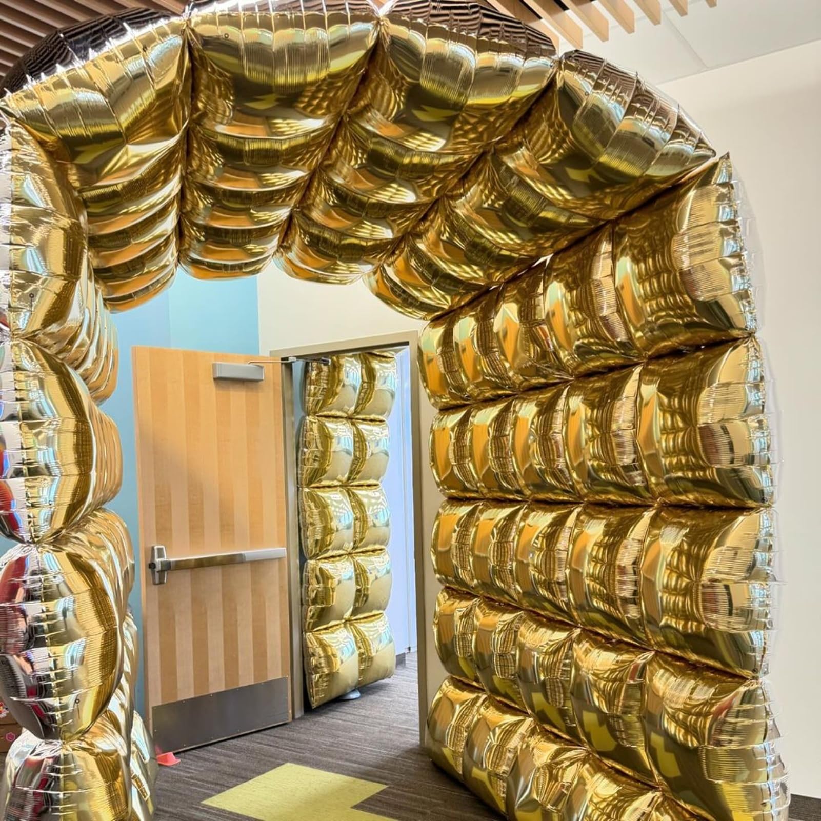 Orgnafey Mylar Metallic Gold Flat Square Foil Balloons Wall Tunnel Background Double Sided Chrome Gold&Silver Balloon Arch Garland Kit For Birthday Graduation Anniversary Party Backdrop Decorations