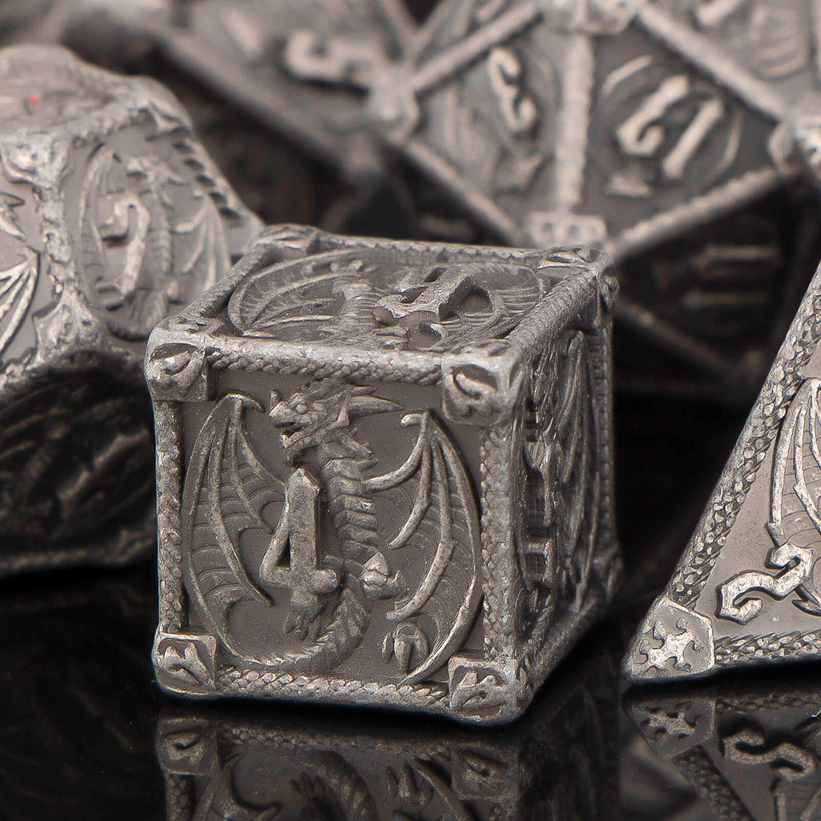 KERWELLSI Metal DND Dice Set, D&D Dice Set, 7 Piece Dungeons and Dragons Dice, D and D Dice, Role Playing Dice with Box, RPG Polyhedral Dice Set D20 D12 D10 D8 D6 D4 Purple