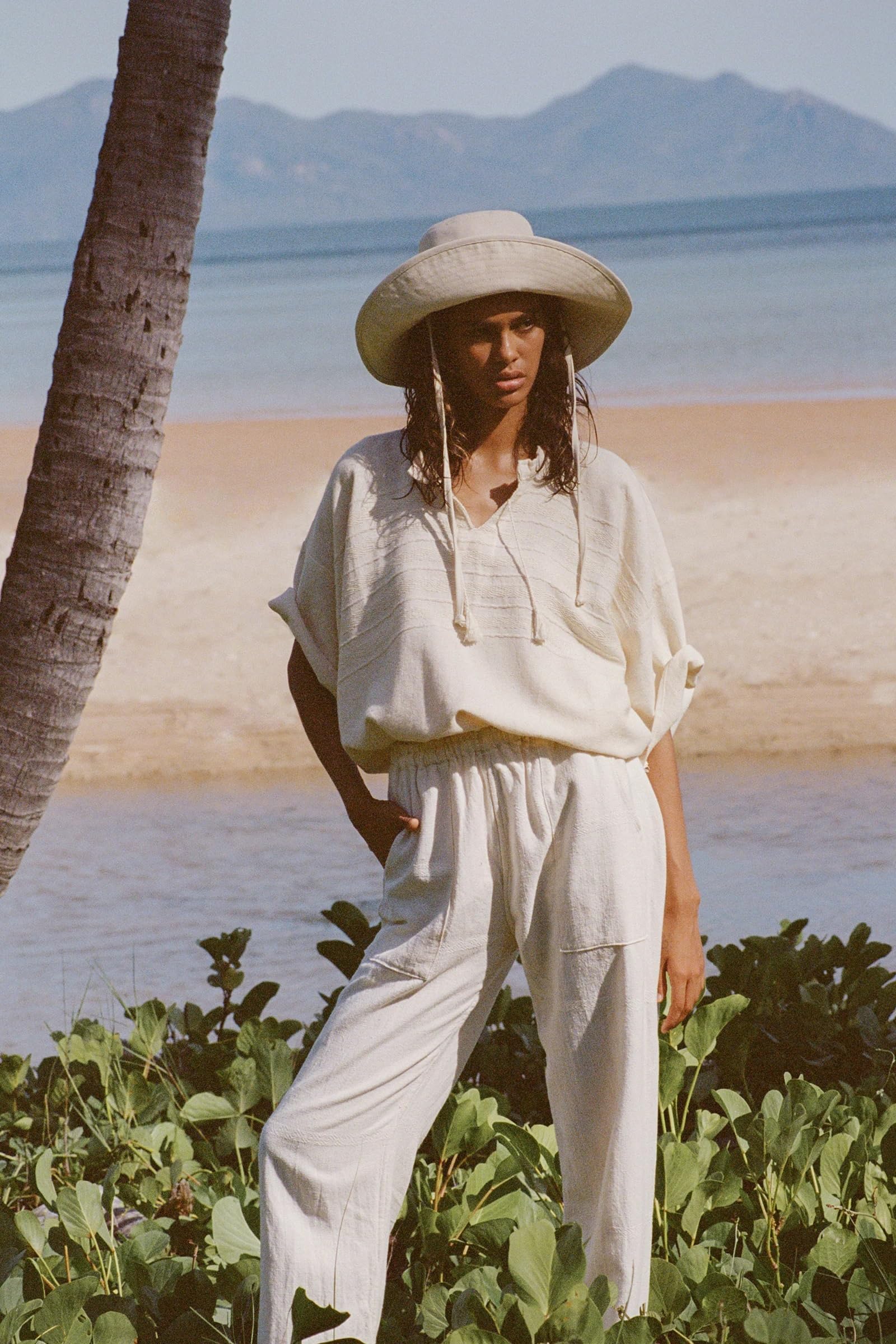 Lack of Color Women's Wide-Brimmed Cotton Canvas Holiday Bucket Hat (Formes Sun, Small/Medium)