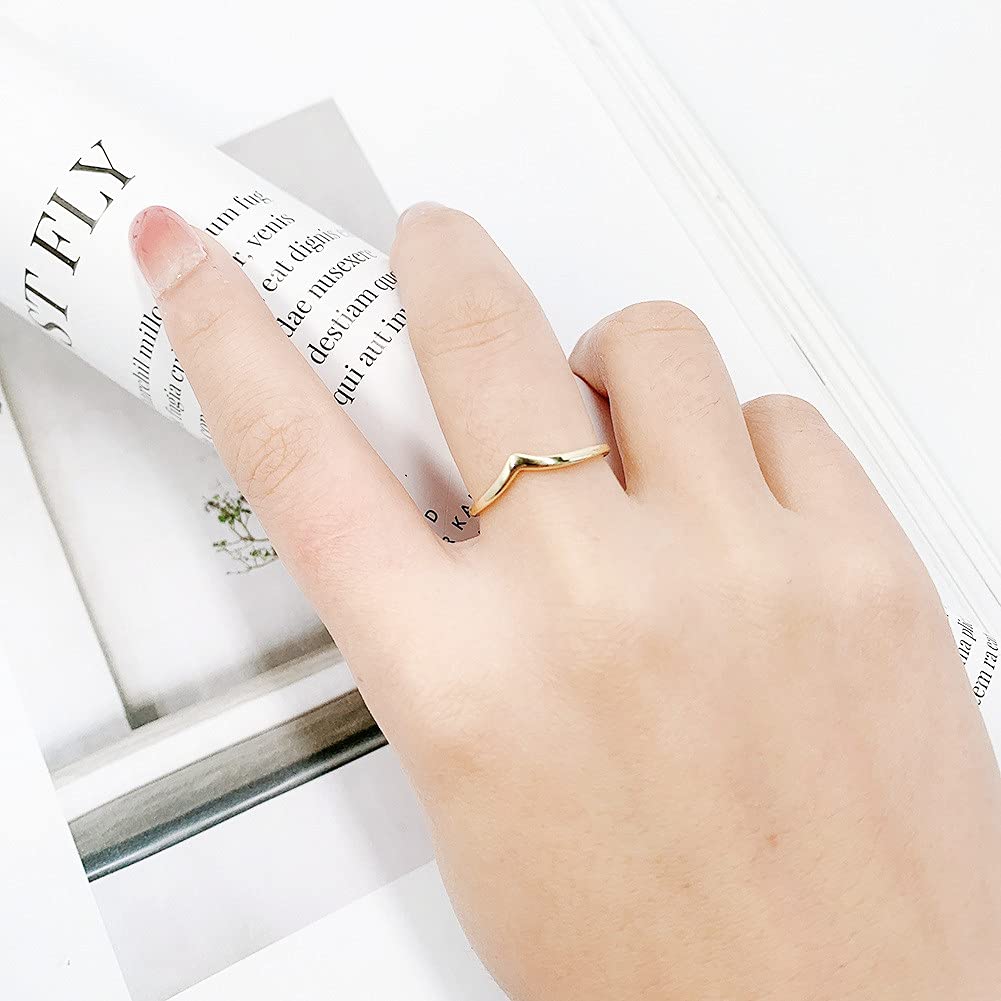 LuckyAmor Statement Heart Promise Ring for Women Plain Pointed Design Stainless Steel Simple Wedding Ring Smooth Polished Surface Silver/Gold Tone (Gold, 9)