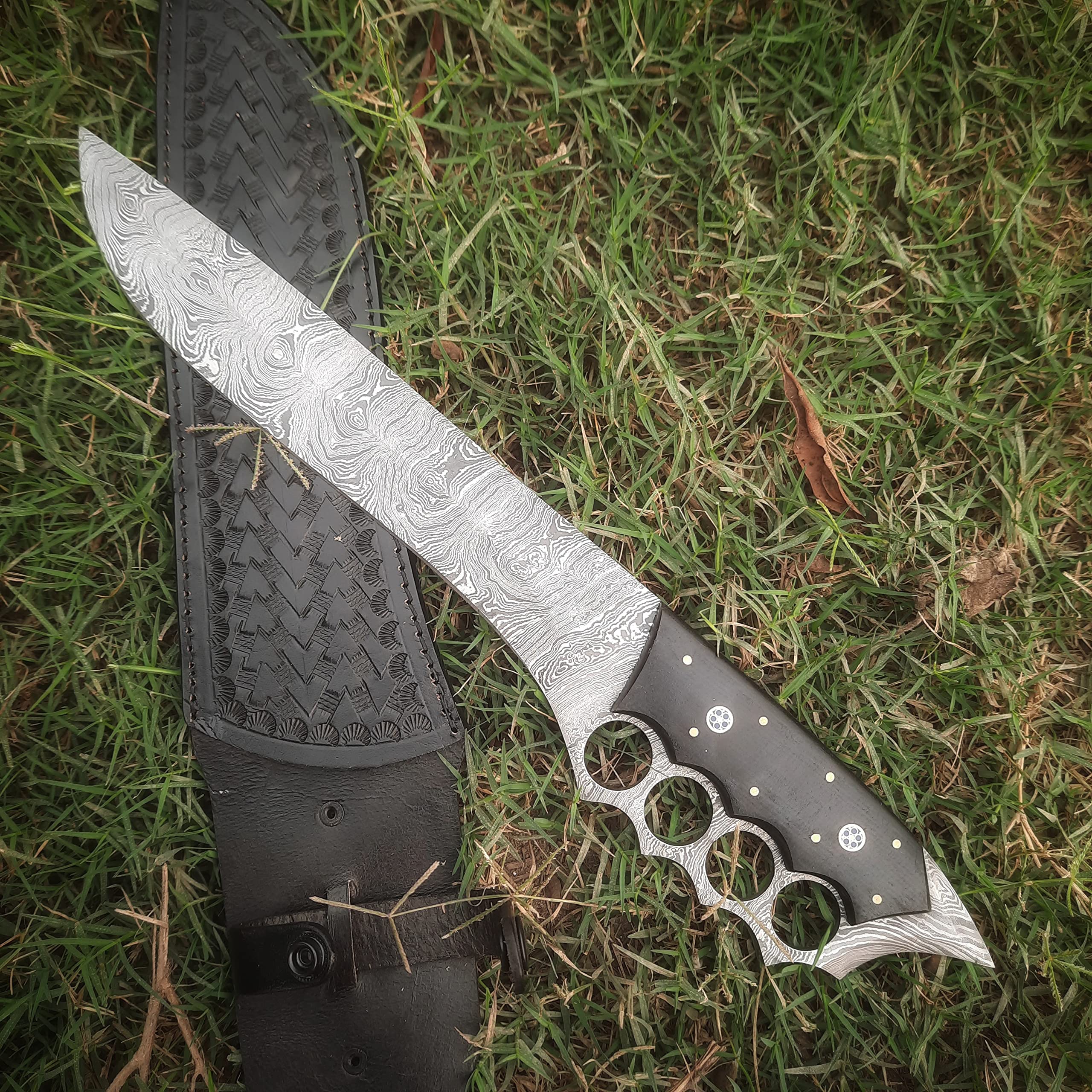 MkTraders202 Handmade Custom Damascus Steel Bowie Knife, Fixed blade knife, outdoor knife, personalized Engraved knife, gift for man, hunting weapon, Predator Hunter, full tang knife