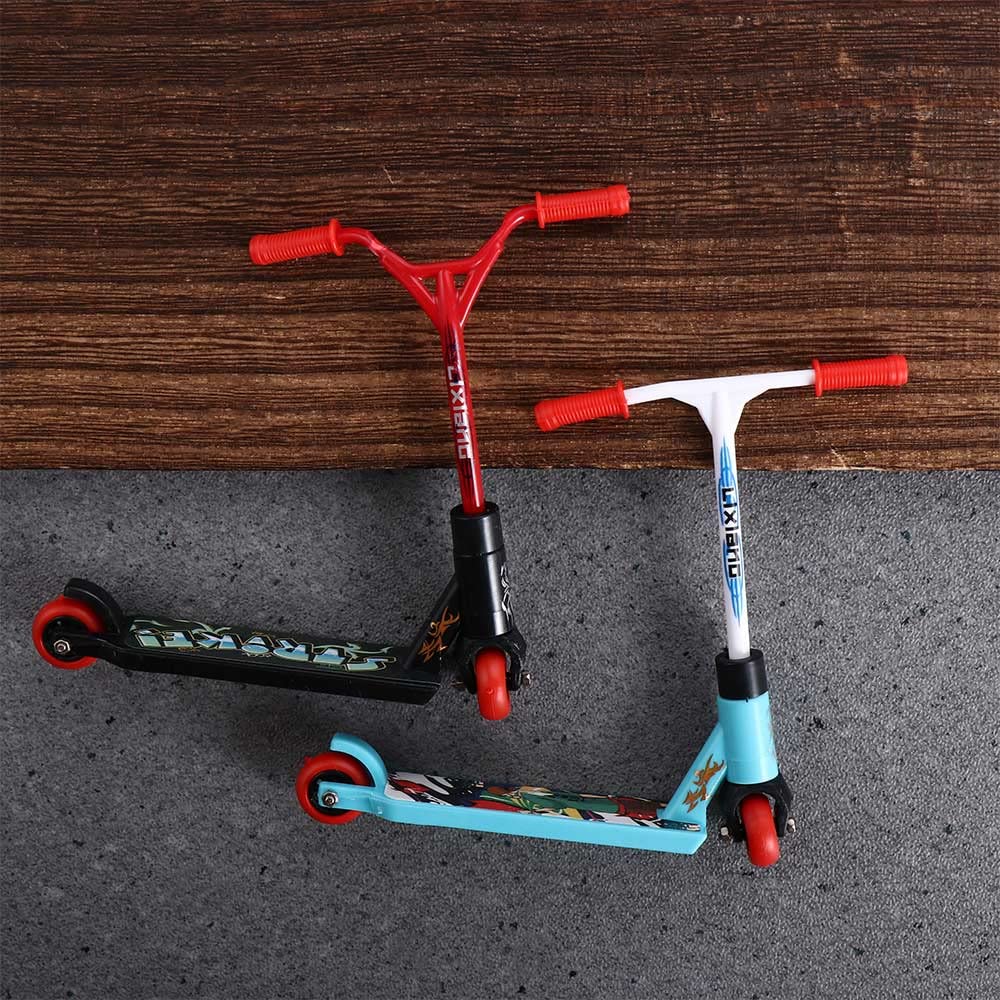 Mini Finger Scooter,Mini Skateboards Plastic Finger Skateboards Finger Sport Toy Interactive Finger Toys Photography Props(red Random 1pc)