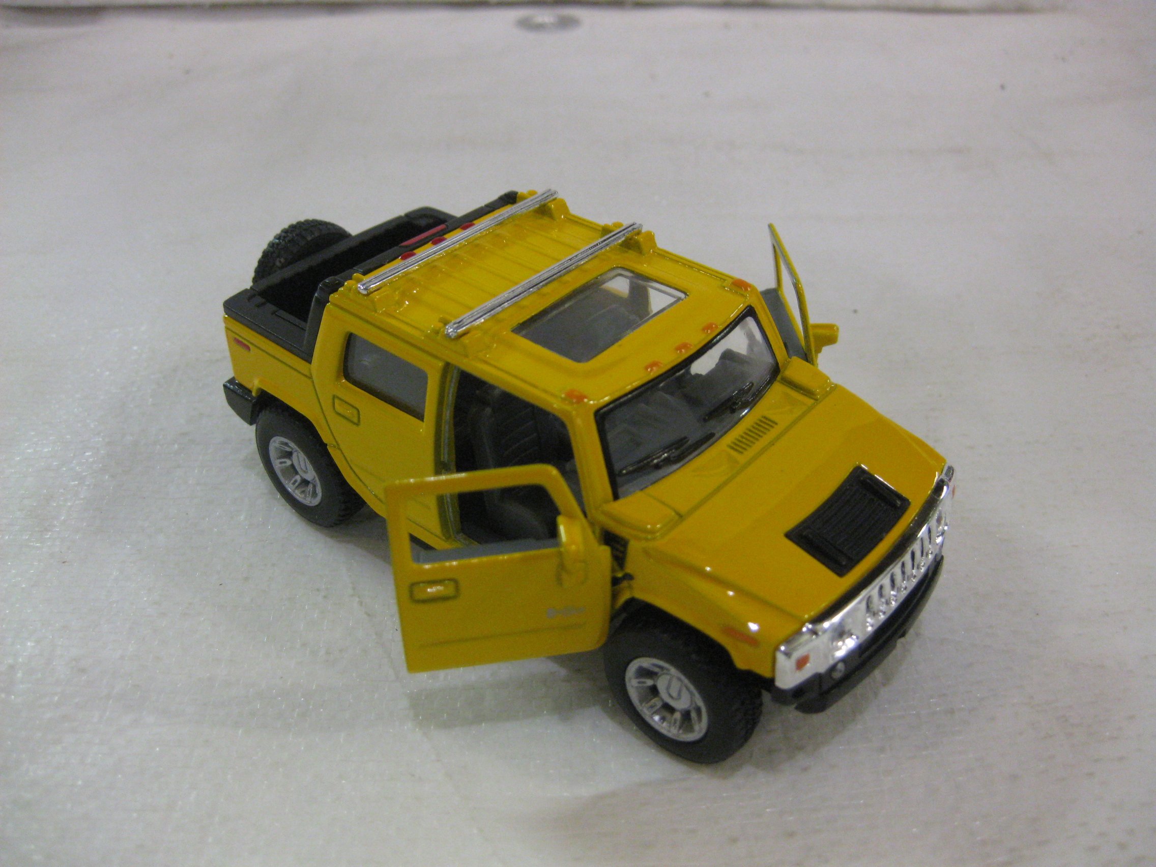 KiNSMART 2005 H2 Hummer SUT Yellow 5" 1:40 Scale w/Pull Back Action