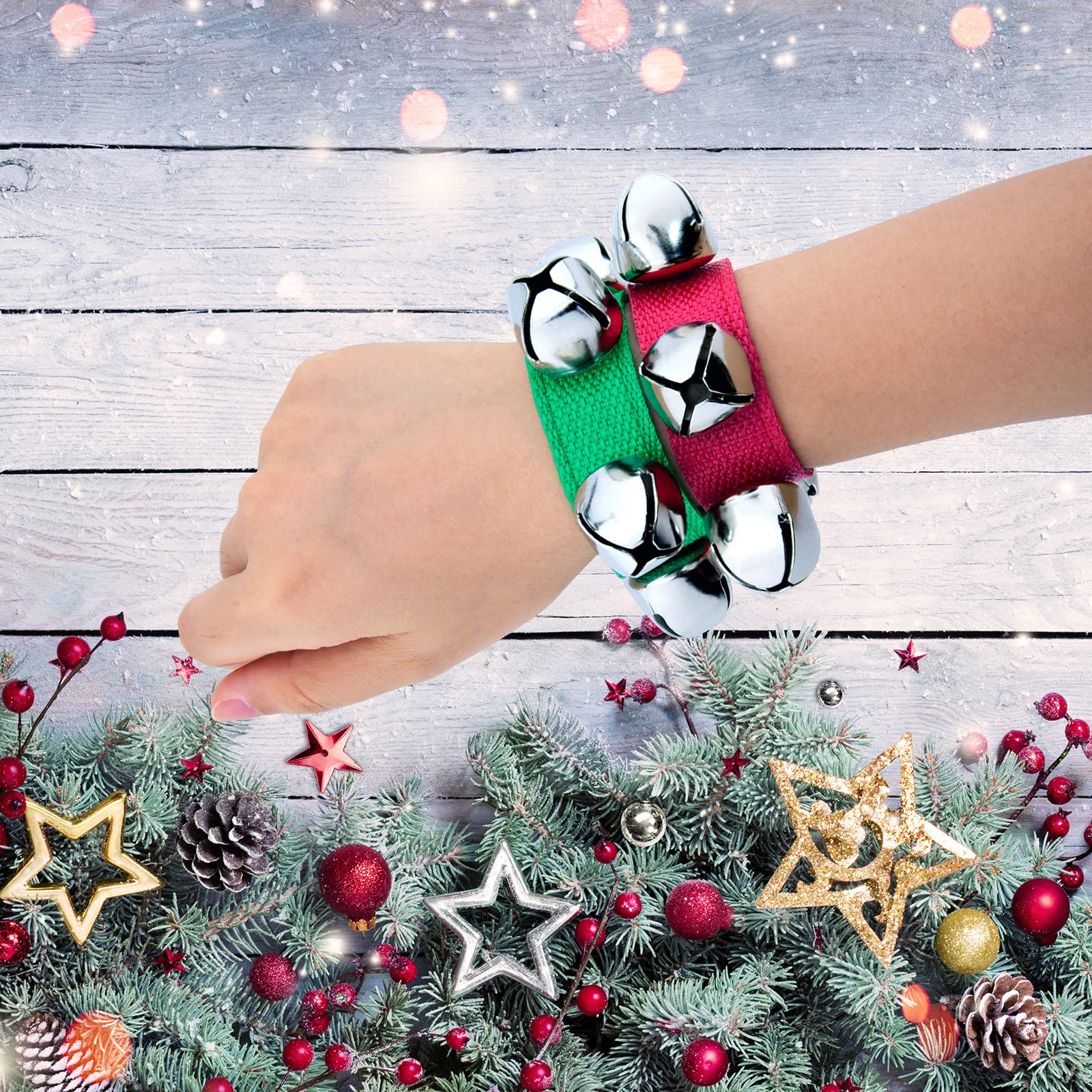 OOQCMM 8 Pieces Christmas Wrist Band Bells Red Green Bracelets Bell for Christmas Kids Party