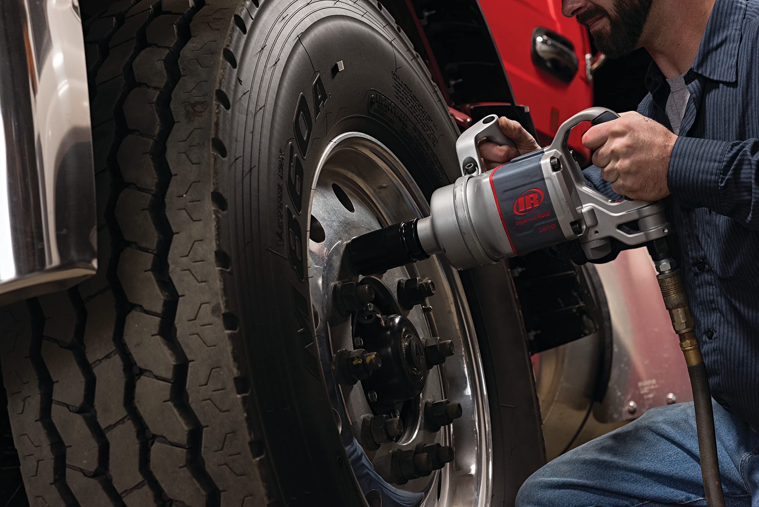 Ingersoll Rand 2850MAX 1" Air Impact Wrench, 2100 ft-lbs Max Torque, D-handle