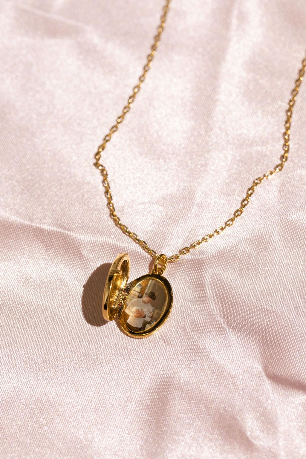 Modern Moments Gold Locket Necklace For Women - Oval Locket Pendant Necklace With Picture Inside - 16-18"