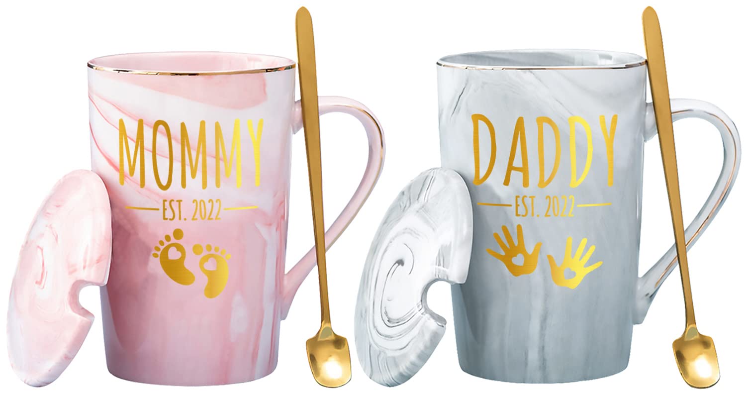 LOZACHE Mom Dad Est. 2022 Coffee Mugs With Lid Spoon, New Parents Gifts for Mother Father Birthday Christmas Day, Couple Set Gifts for Mommy Daddy First Time (Pink & Grey 2022)