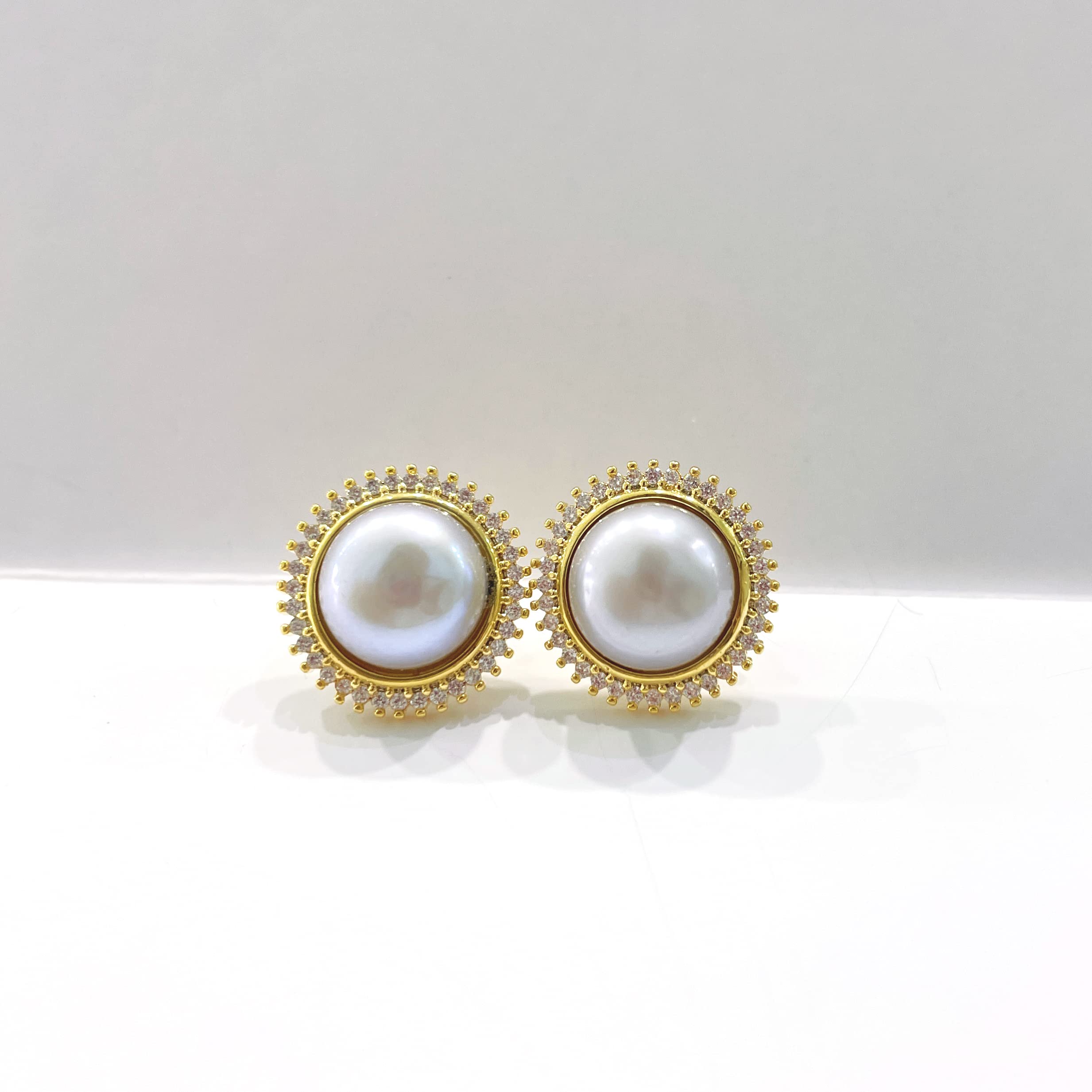 Natural Freshwater Pearl Simple Fashion Ball Earrings 10mm Gold Plated