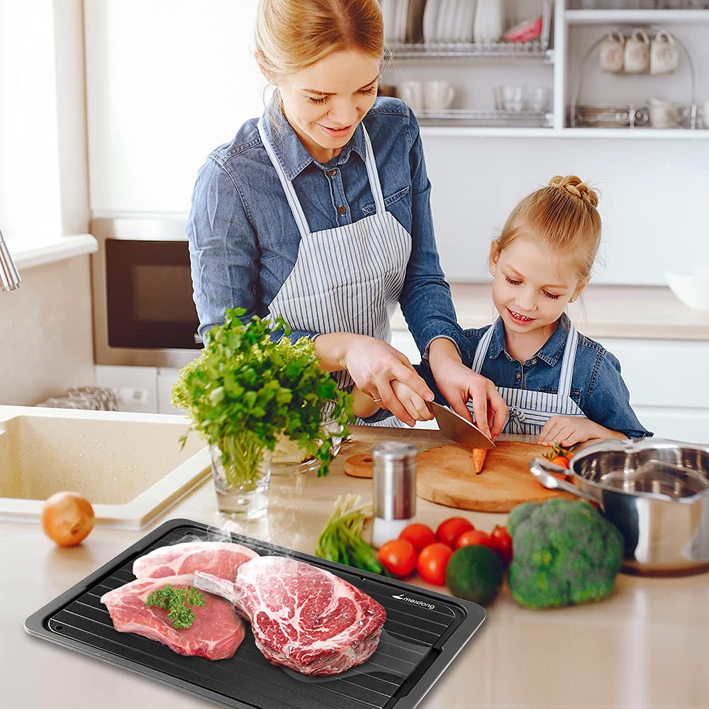 MEIDUNG Rectangular Silicone Defrosting Tray with Drip Plate, Tongs and Sponge for Fast and Safe Thawing of Frozen Foods