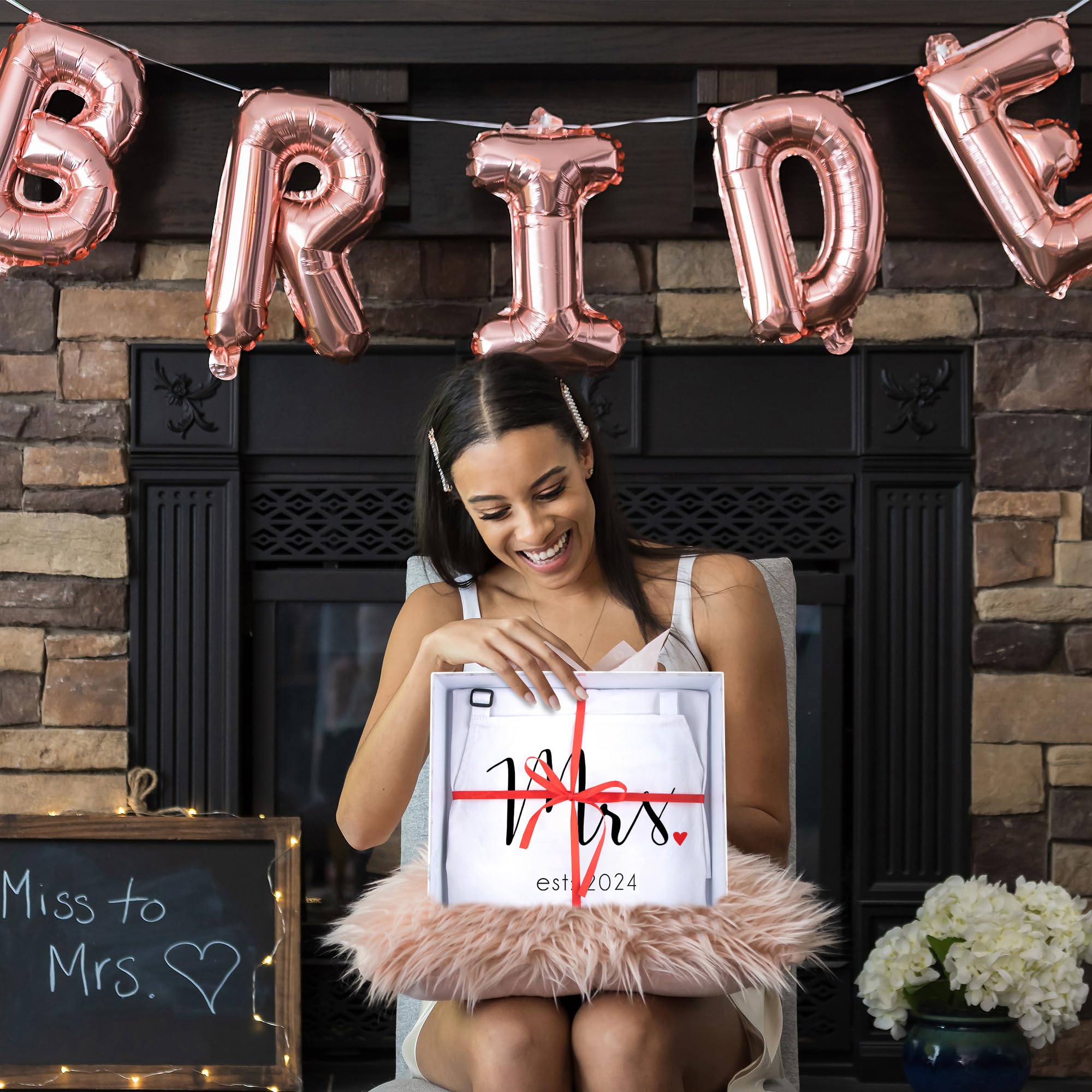 Prazoli His and Her Aprons - Mr Mrs Established 2024 Couples Engagement Gift, Cute Bridal Shower Gift Anniversary Wedding Registry Items & Decoration, Housewarming Gifts For New Home Newlywed Gift
