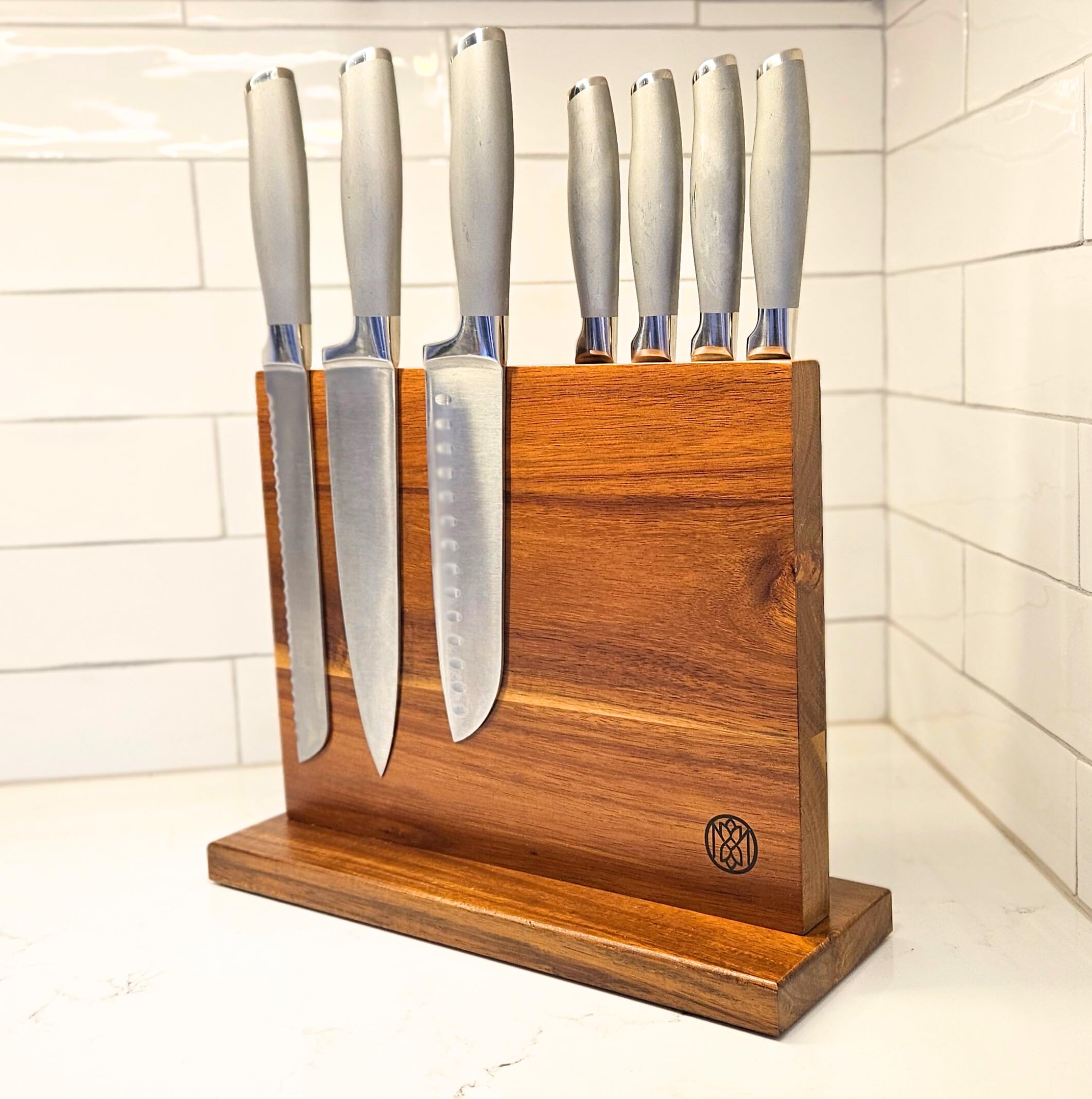 Omni Felix Magnetic Knife Block, Clean and Efficient Knife Holder and Storage, Beautiful Natural Acacia Wood Knife Display Stand, Strong Magnetic Double Sided Kitchen Knife Holder