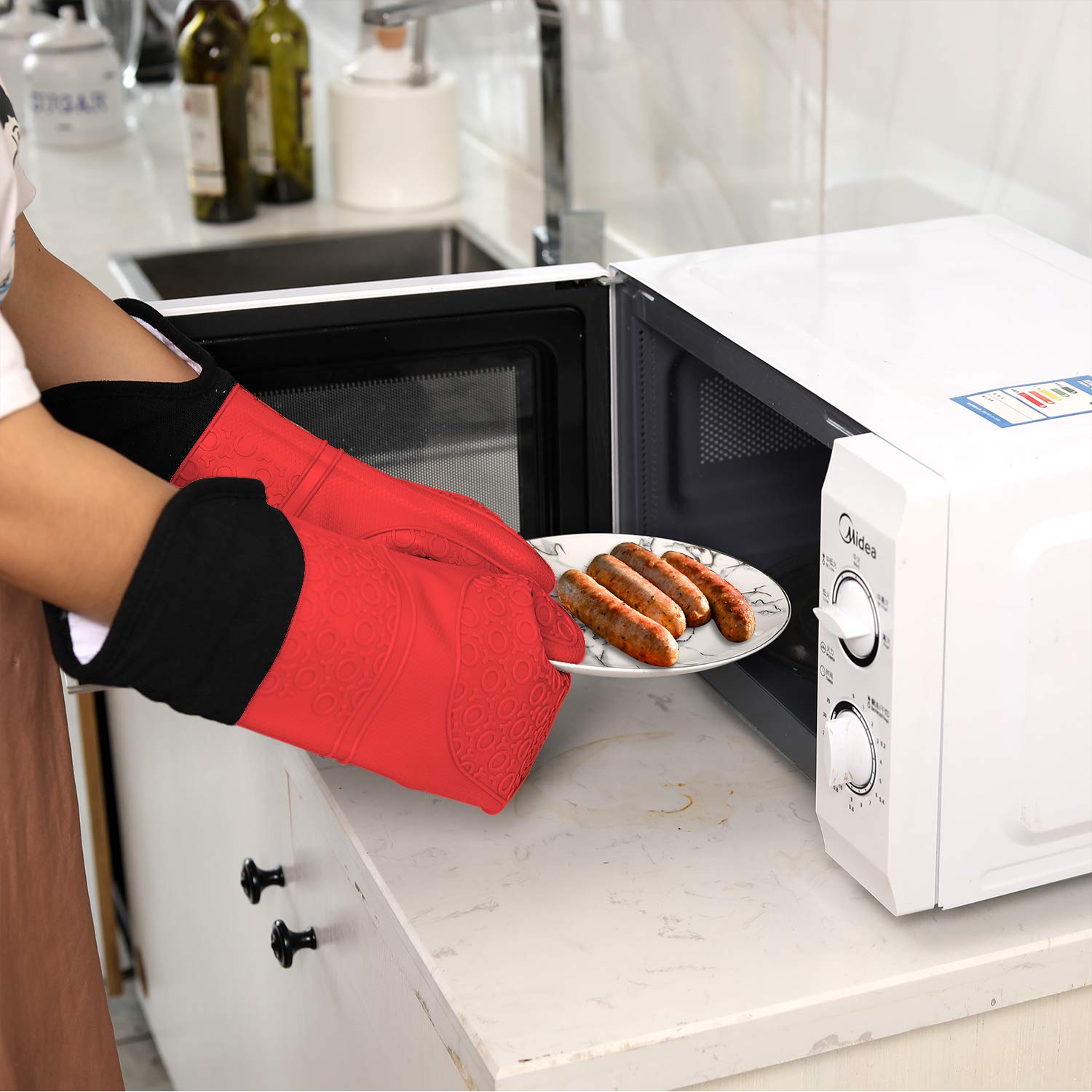 MaiSung Oven Mitt Food Safe Oven Mitt Silicone High Temperature Resistance Suitable for a Variety of High Temperature Kitchen Appliances Take Things Flexibly/Non-Slip Equipped with an Oil Brush-Red