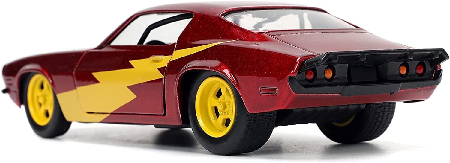 Jada Toys DC Comics 1:32 1973 Chevy Camaro Die-cast Car with The Flash Die-cast Figure, Toys for Kids and Adults, Red