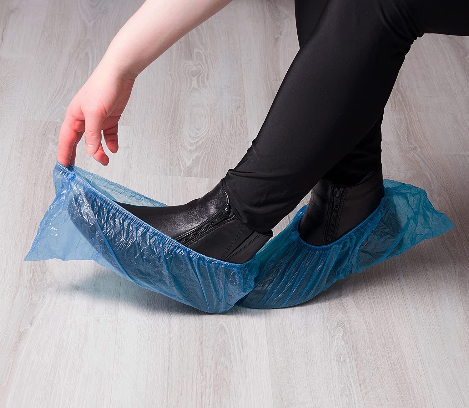 ProtectX Disposable Shoe & Boot Covers, XL Extra Large, 100-pack (50 pairs), Waterproof, Slip Resistant, Durable CPE plastic, Fits up to Men’s 14 US Size and All Women’s US Size Shoes