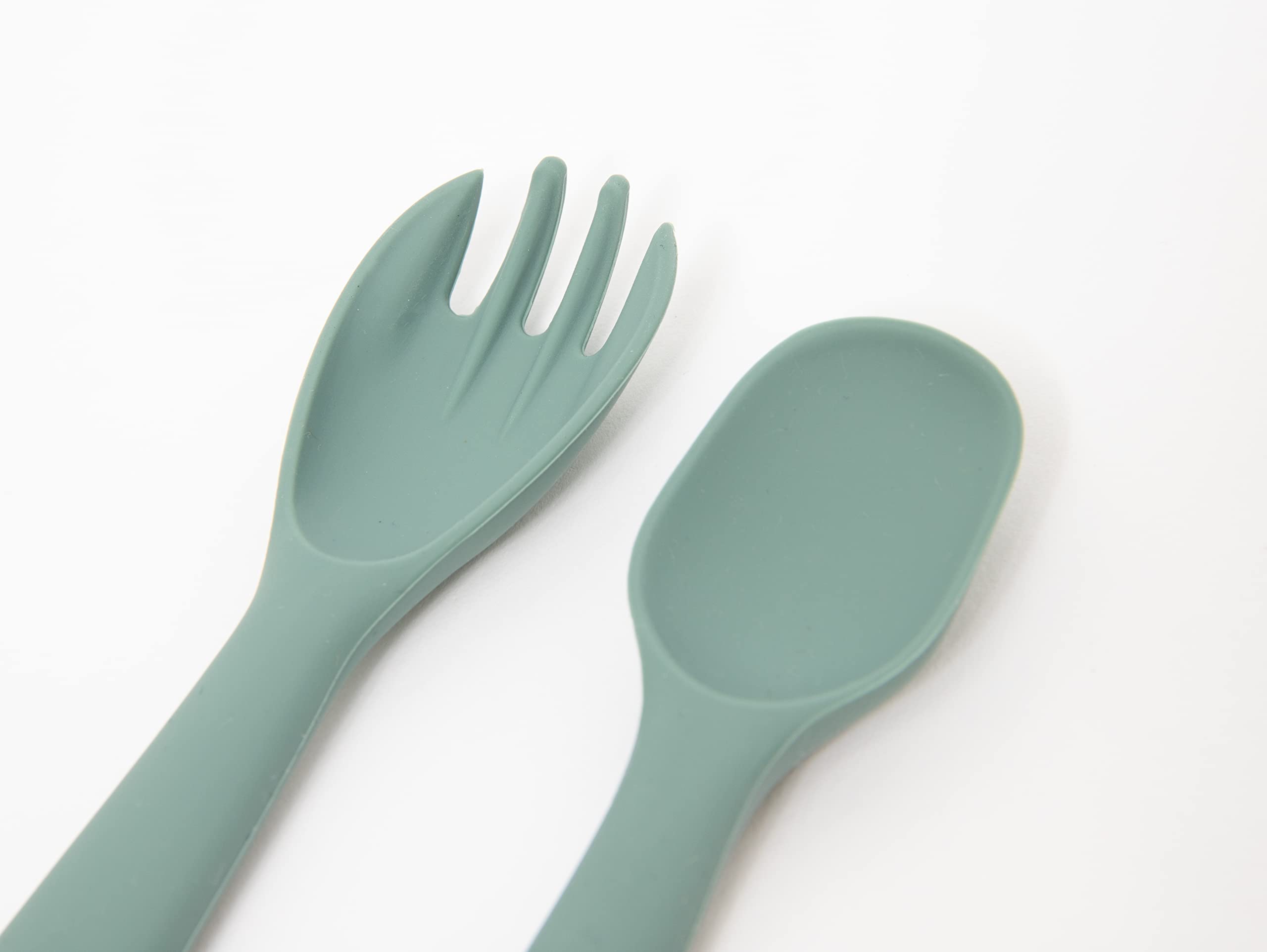 Lila & Jack's Baby Feeding Set, BPA Free, Food Grade Silicone Dinner Plate and Cutlery Set, Learn to Eat on Your Own, Set Includes Spork, Spoon, Bib and Plate (Green), (AT1747)