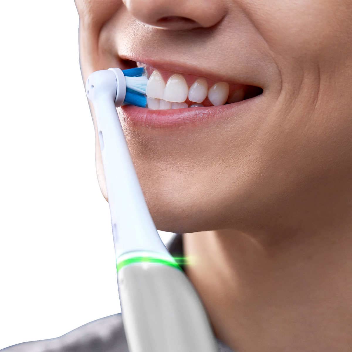 Oral-B iO Ultimate Clean Rechargeable Battery Powered Toothbrush 2-Set Incl. 2 Handles, 2 Chargers, 4 Brush Heads, 2 Travel Cases & Bluetooth (Black + White)