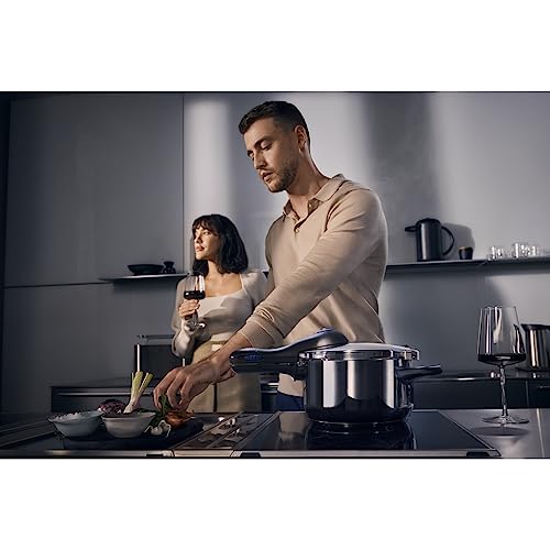 WMF Perfect Plus β Set with Quick Cooker Diameter 22 cm Diameter of 4 Litres and a Half + Body 3 Litres with Flame Protection, Cromargan Stainless Steel for Induction