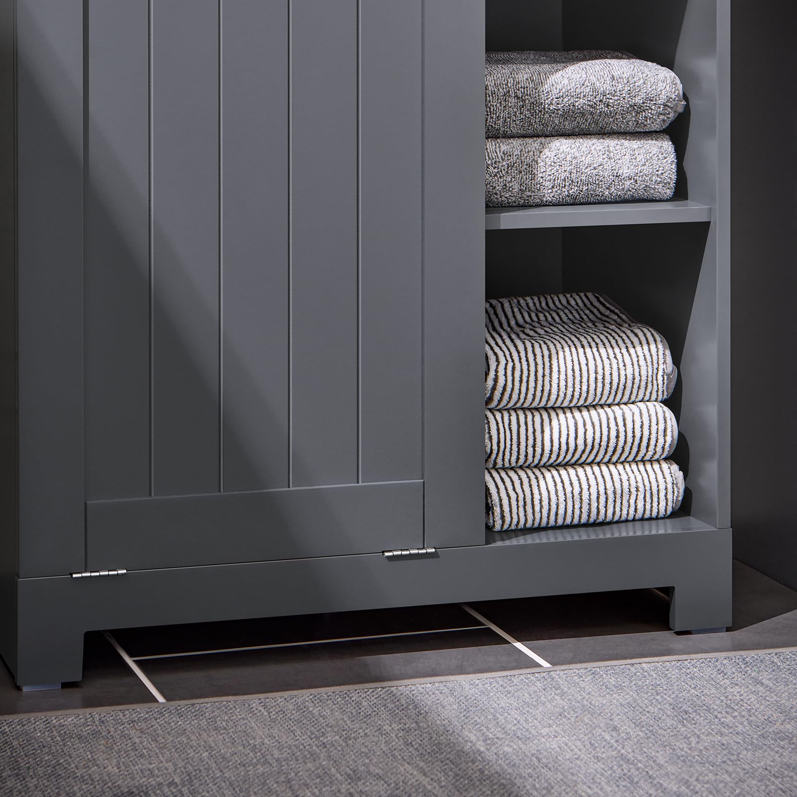 SoBuy Bathroom Laundry Cabinet with Tilt-Out Laundry Hamper and 3 Shelves, Bathroom Storage Cabinet, Gray BZR105-DG
