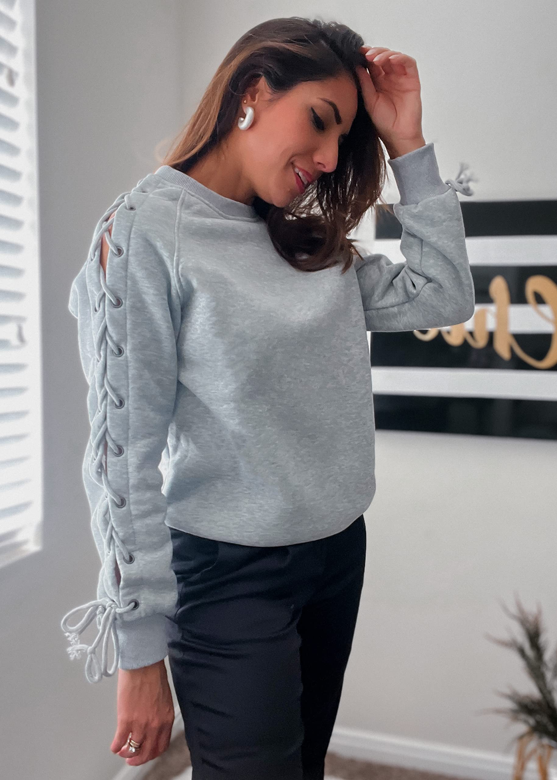 KIRUNDO Women's 2023 Fall Winter Crewneck Fleece Sweatshirts Long Sleeve Cold Shoulder Lace Up Sherpa Lined Pullover(Grey, Large)