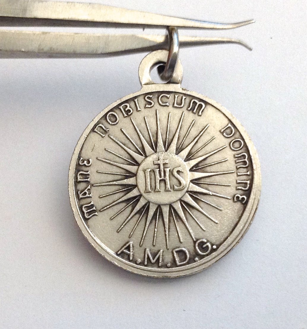 I G J The Holy Face Shroud of Jesus Christ Medal - Real Italian Masterpiece (Holy Face Medal with Cord)