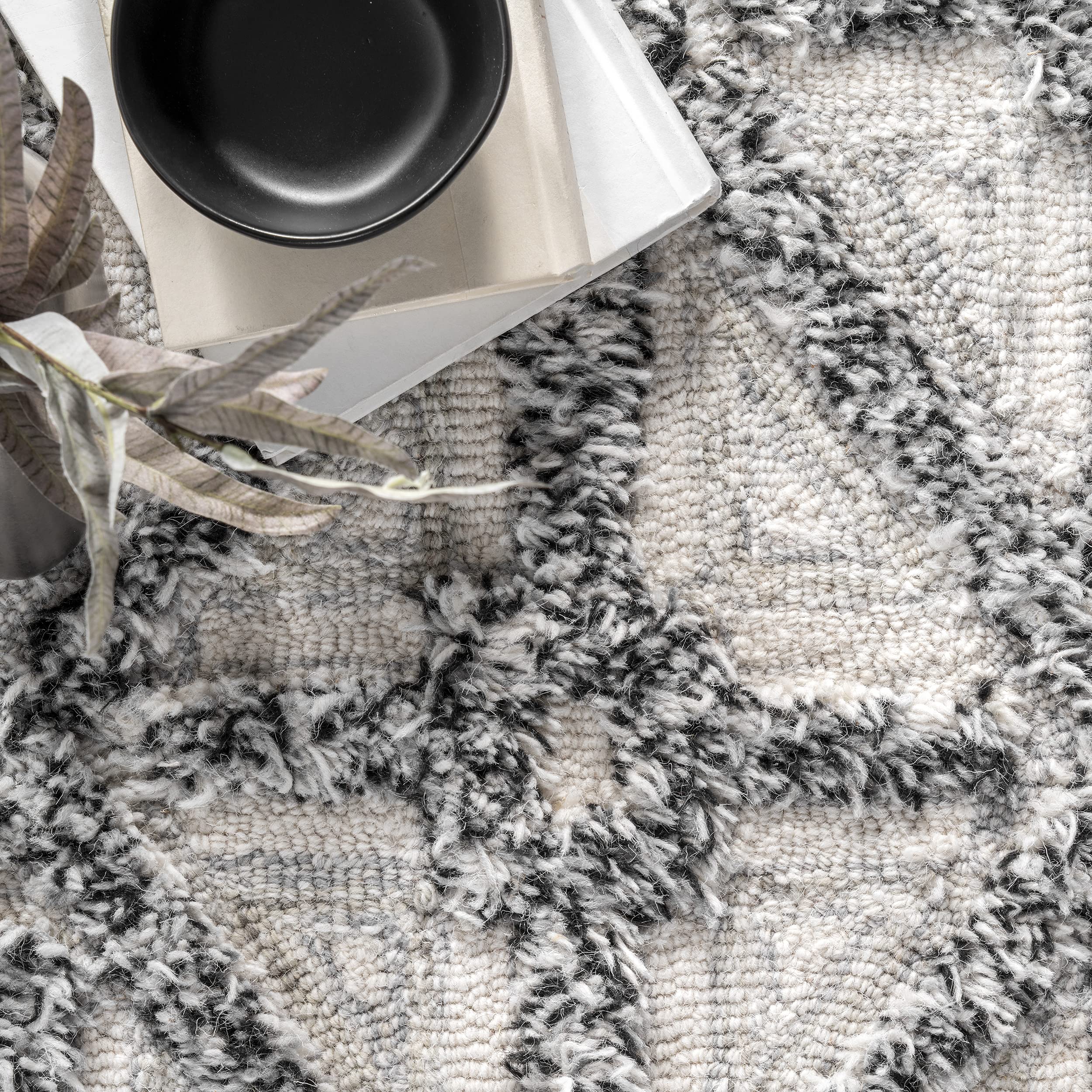 nuLOOM Mcclaire Handmade High Low Wool Shaggy Geometric Diamonds Area Rug, 8x10, Grey