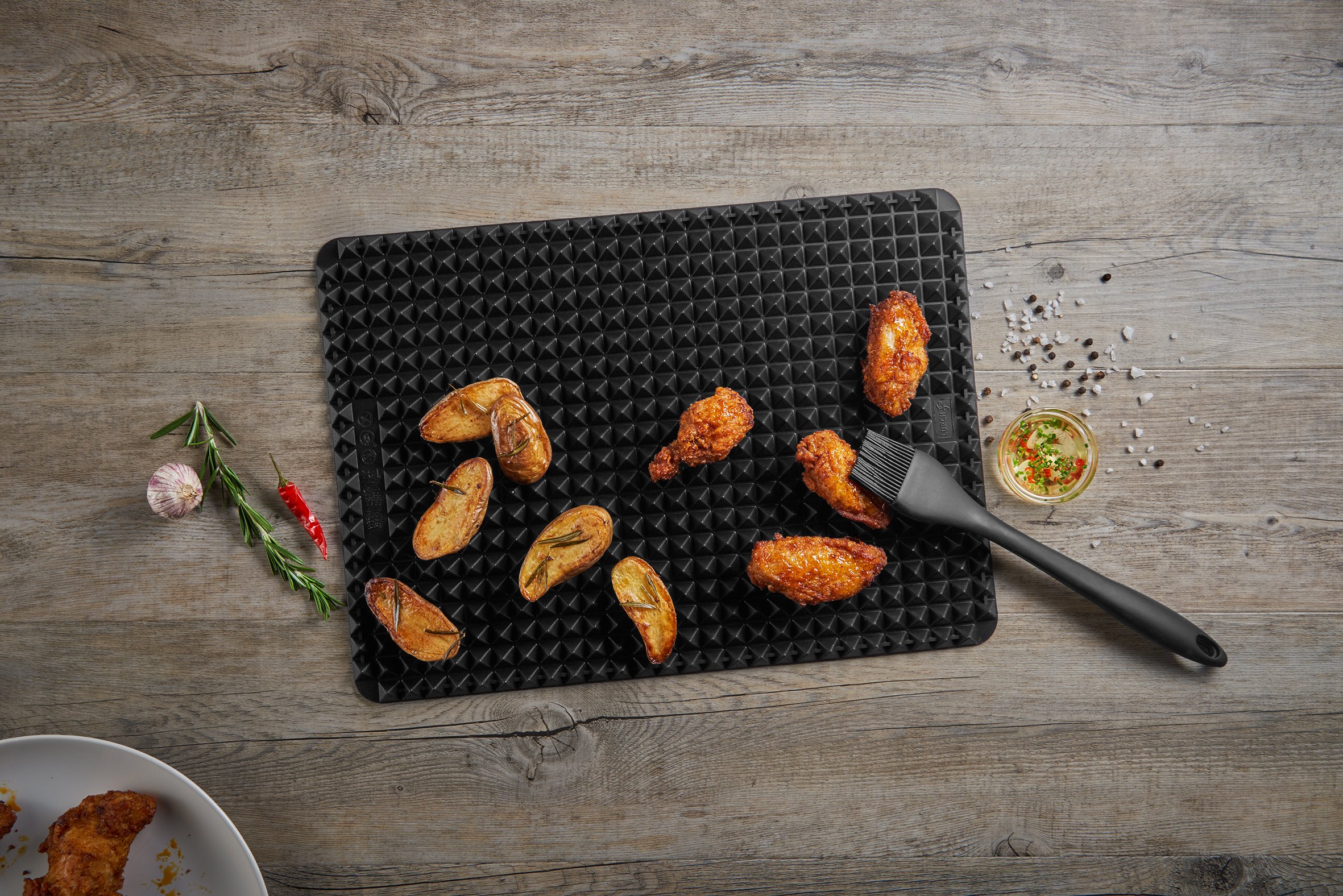 Lurch Germany Flexiform Fat-Reducing Pyramid Silicone Baking Mat 16.1 x 11.4 Inch - Black