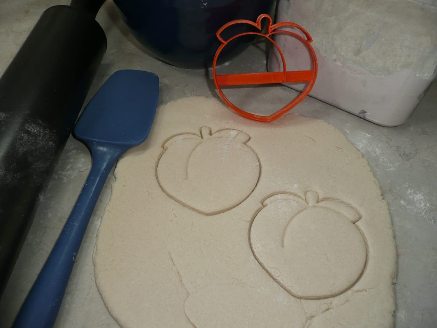 PEACH FRUIT JUICY FOOD DETAILED WITH STEM LEAVES COOKIE CUTTER MADE IN USA PR4855