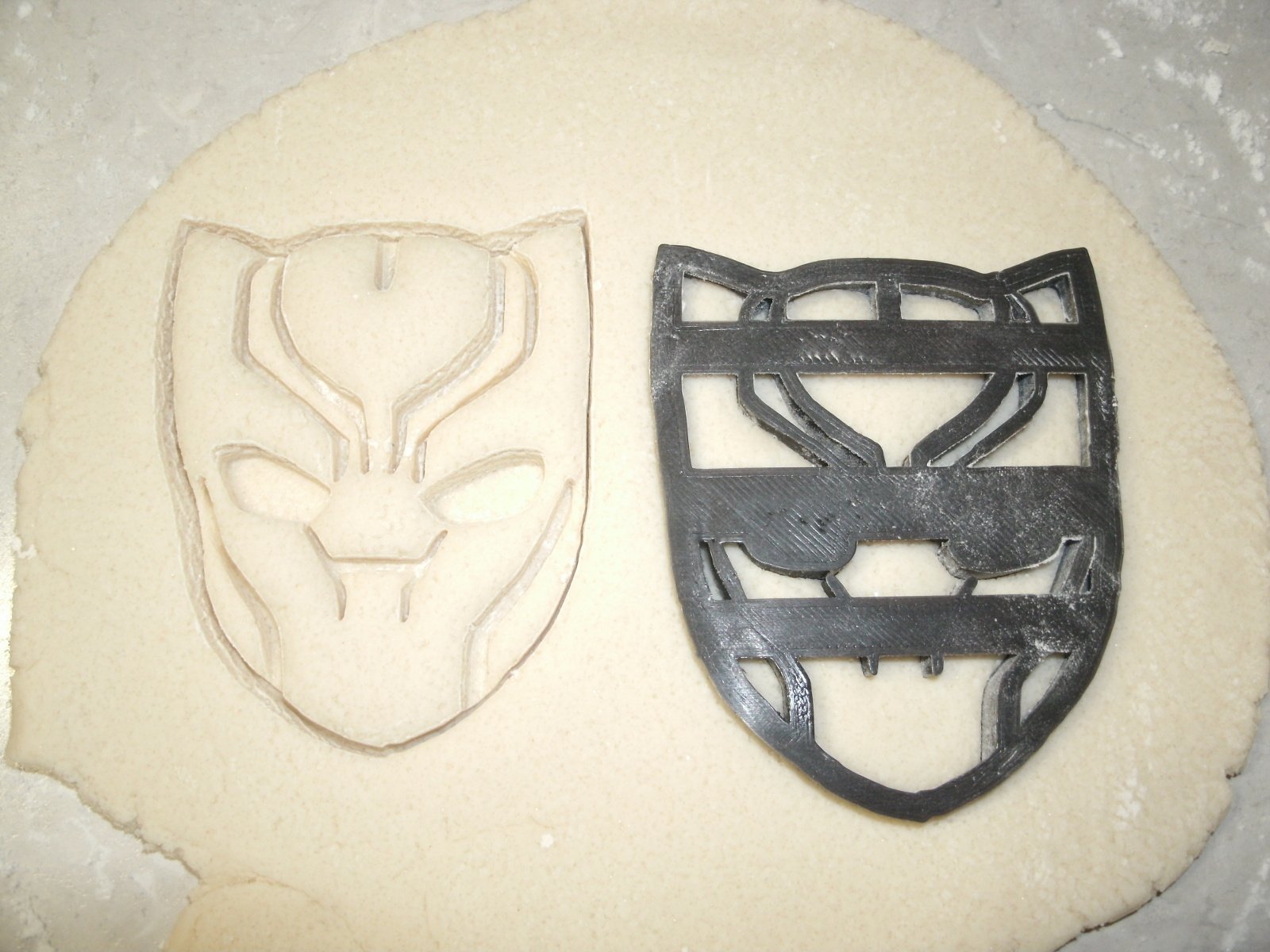PANTHER FACE MASK SUPERHERO CHARACTER COOKIE CUTTER BAKING TOOL MADE IN USA PR599
