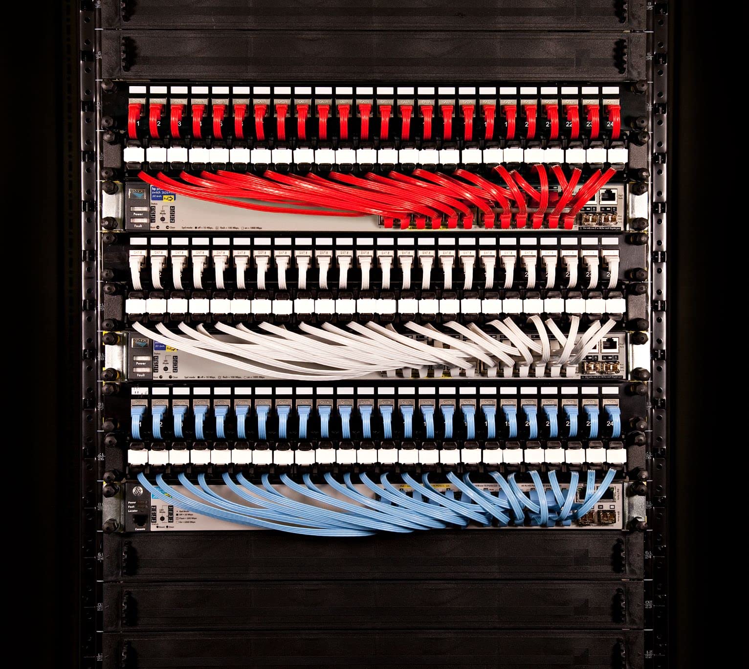 PATCHBOX® Plus+ Cat.6a - Patch Panel 24 Port Cable Management Kit for Network and Server Racks with Retractable Cable System for 19” Rails - Includes Flat 10GB Black STP Cables and Cassettes