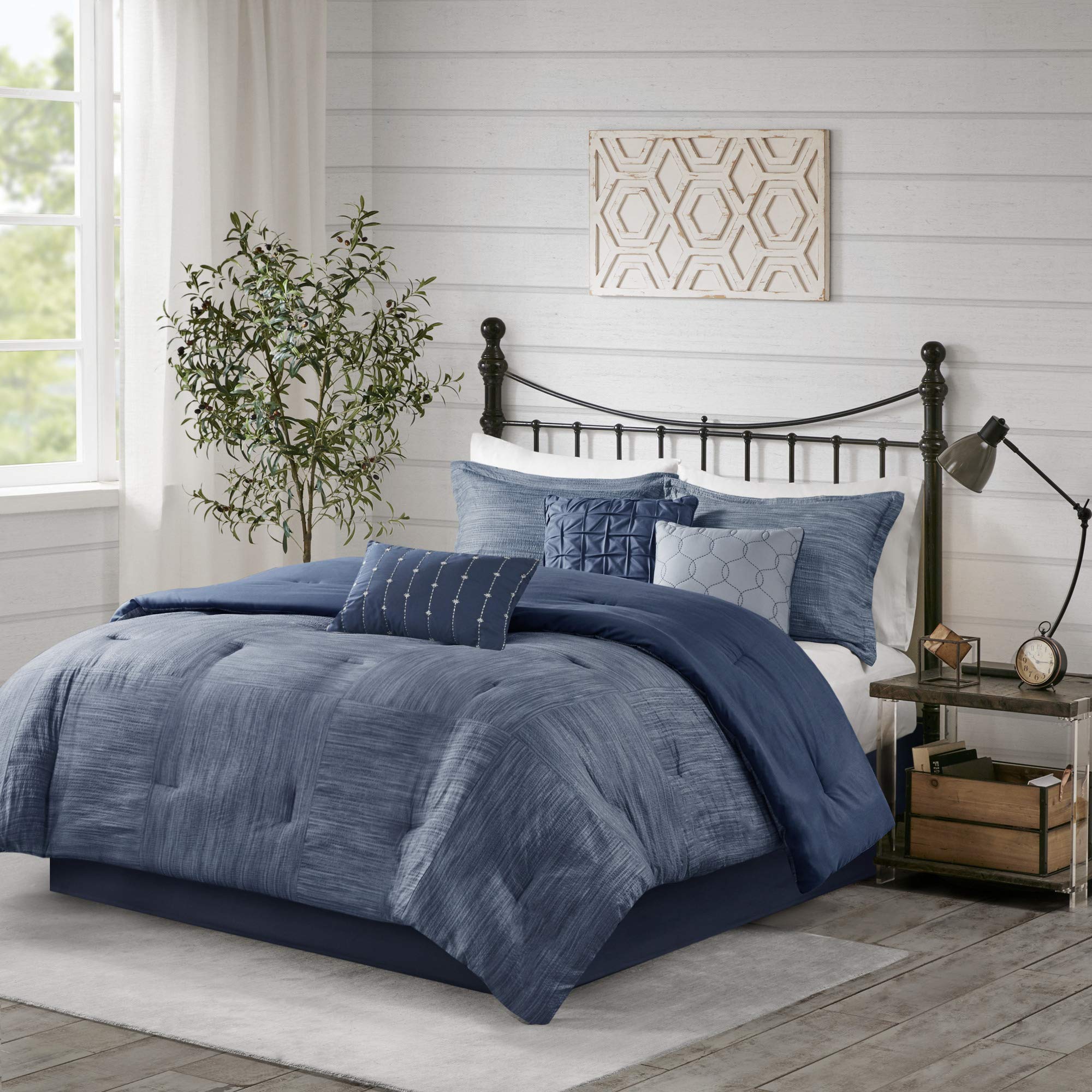 Madison Park Walter Comforter-Luxe Seersucker Print Design All Season Down Alternative Bedding, Matching Shams, Bedskirt, Decorative Pillows, California King (104 in x 92 in), Navy