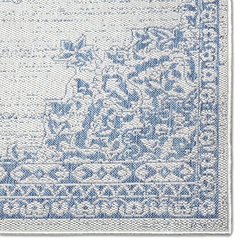 Nicole Miller New York Patio Country Azalea Transitional Medallion Indoor/Outdoor Area Rug, Grey/Blue, 6'6"x9'2"