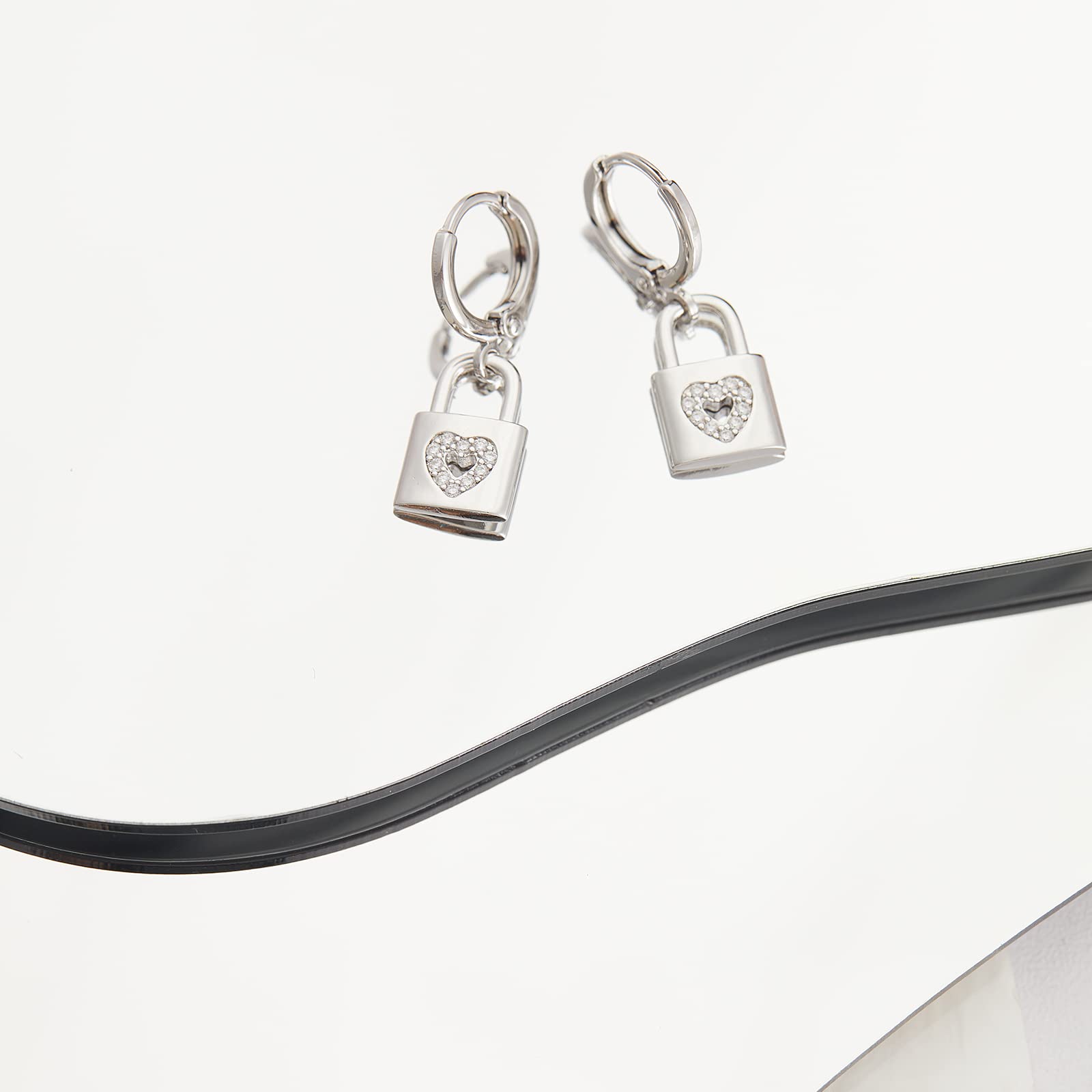 Lock Earrings,Cute Shiny Silve Dangle Earrings for Women,Hyperallergic Small Lock Earrings Dangle,Minimalist Lock Drop Earrings Ma réponse