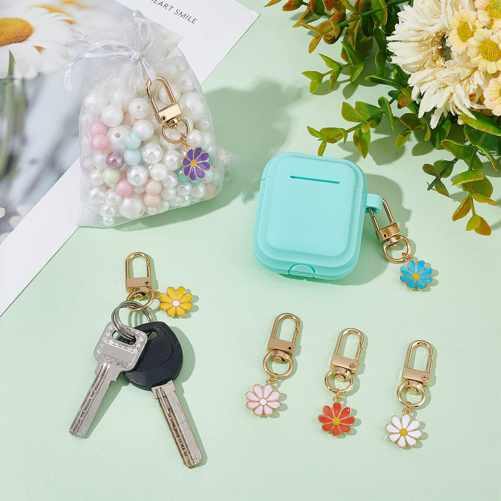 PH PandaHall 24pcs Flower Keychain, Daisy Enameled Charms Aesthetic Keychain Car Key Ring Pendant Key Chains for Mom Mother's Day, Handbag Bag, Earphone Case Decoration, Purse Accessories