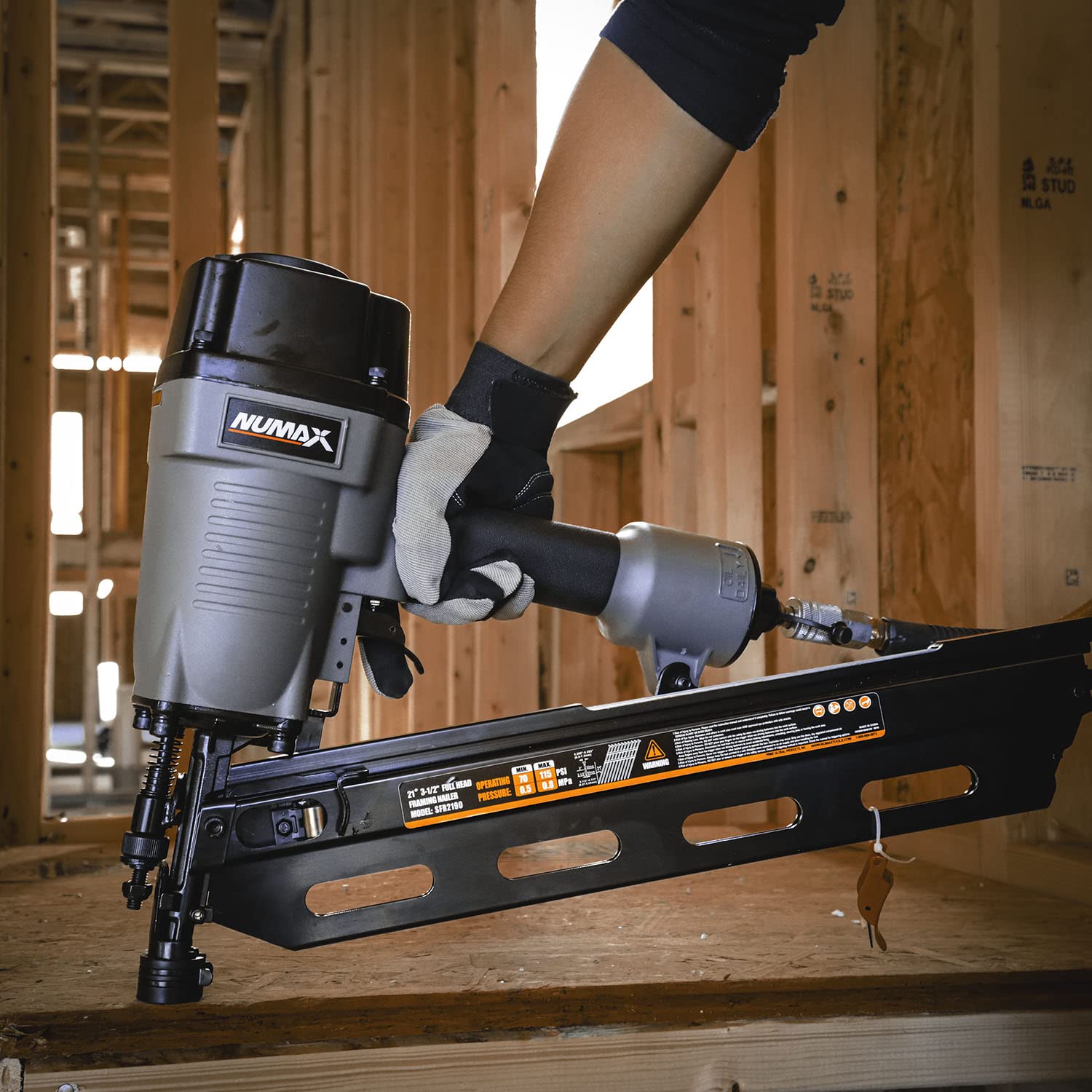NuMax SFR2190WN Pneumatic 21 Degree 3-1/2" Full Round Head Framing Nailer with Nails (500 count)