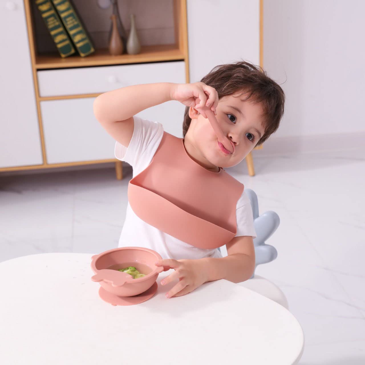 Silicone Baby Bibs Easily Wipe Clean ,Cartoon baby bibs for Child,Comfortable Soft Waterproof Bib Keeps Stains Off (two pack)