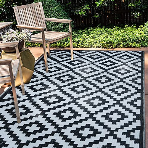 NFECO Reversible Rugs Plastic Rug Outdoor Rug Lightweight Outside Mats with Carrying Bag Modern Outdoor Rug for Patio Portable Mats for RV Backyard Deck Picnic Beach(5x7, Black&White)