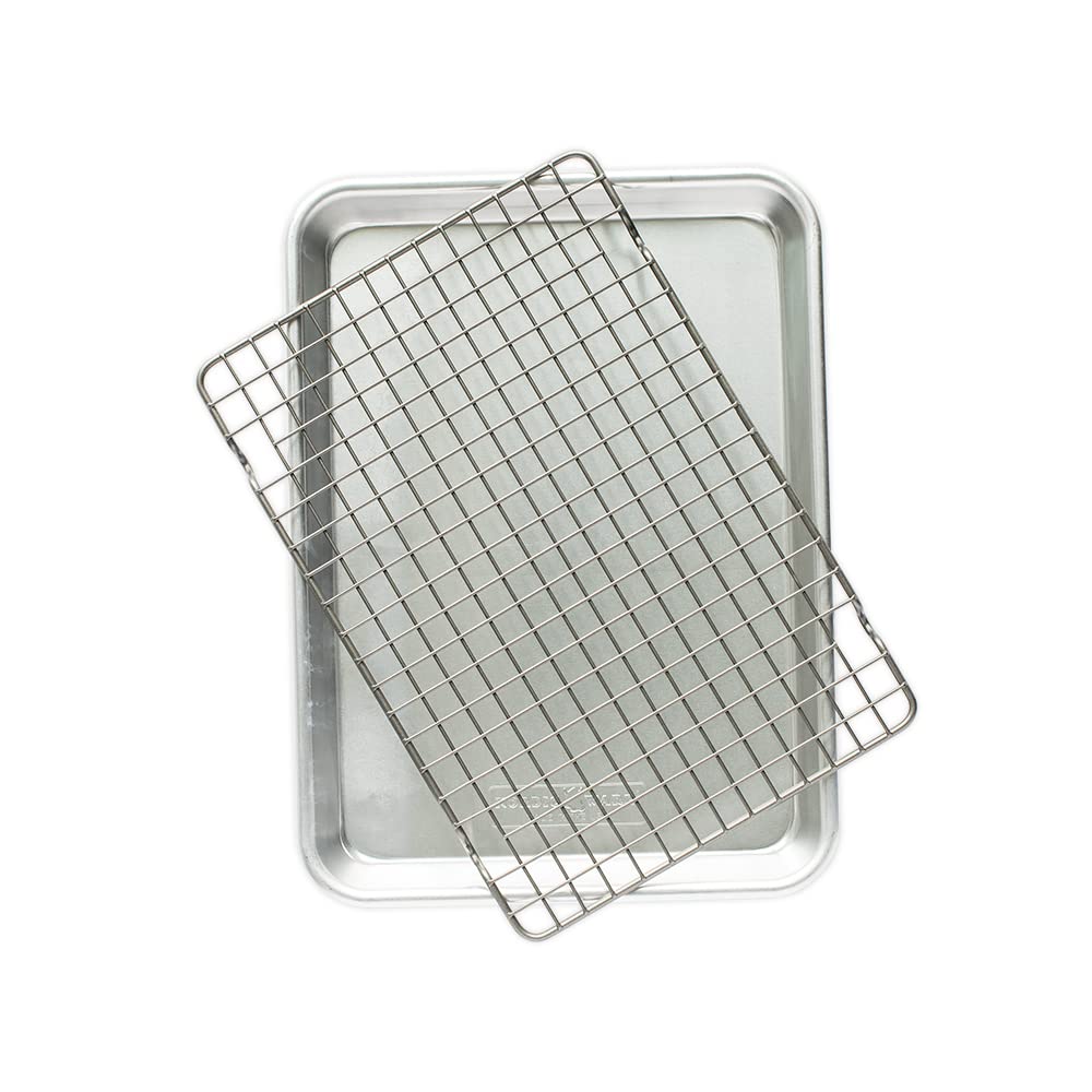 Nordic Ware NaturalsĀ® Quarter Sheet with Oven-Safe Nonstick Grid