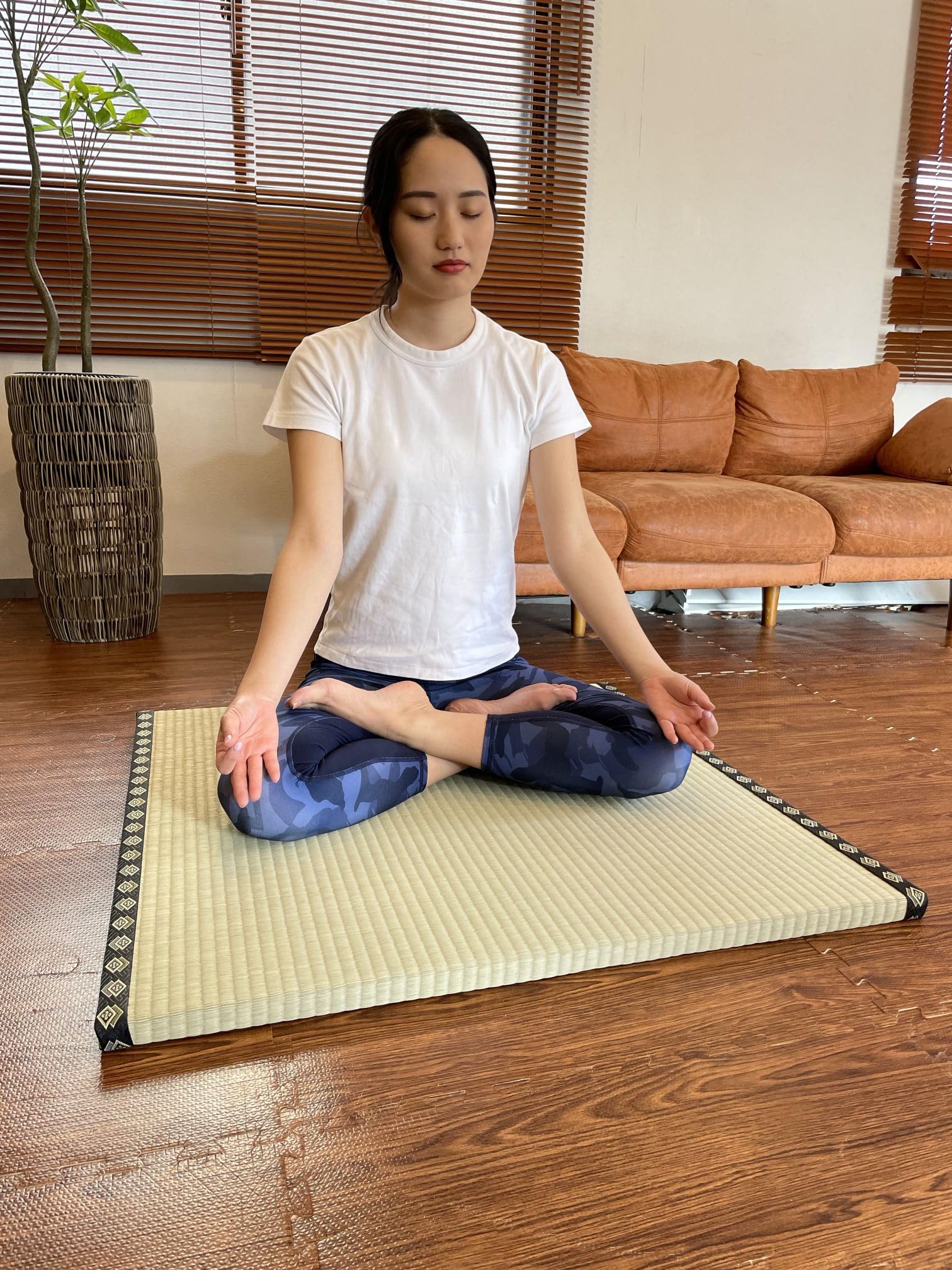 和楽美 Warabi Tatami mat for Living Room, Mattress, Rug,Portable Mattress,Japanese Bed, Rush Igusa Made in Japan 33.5in×33.5in (Asanoha)