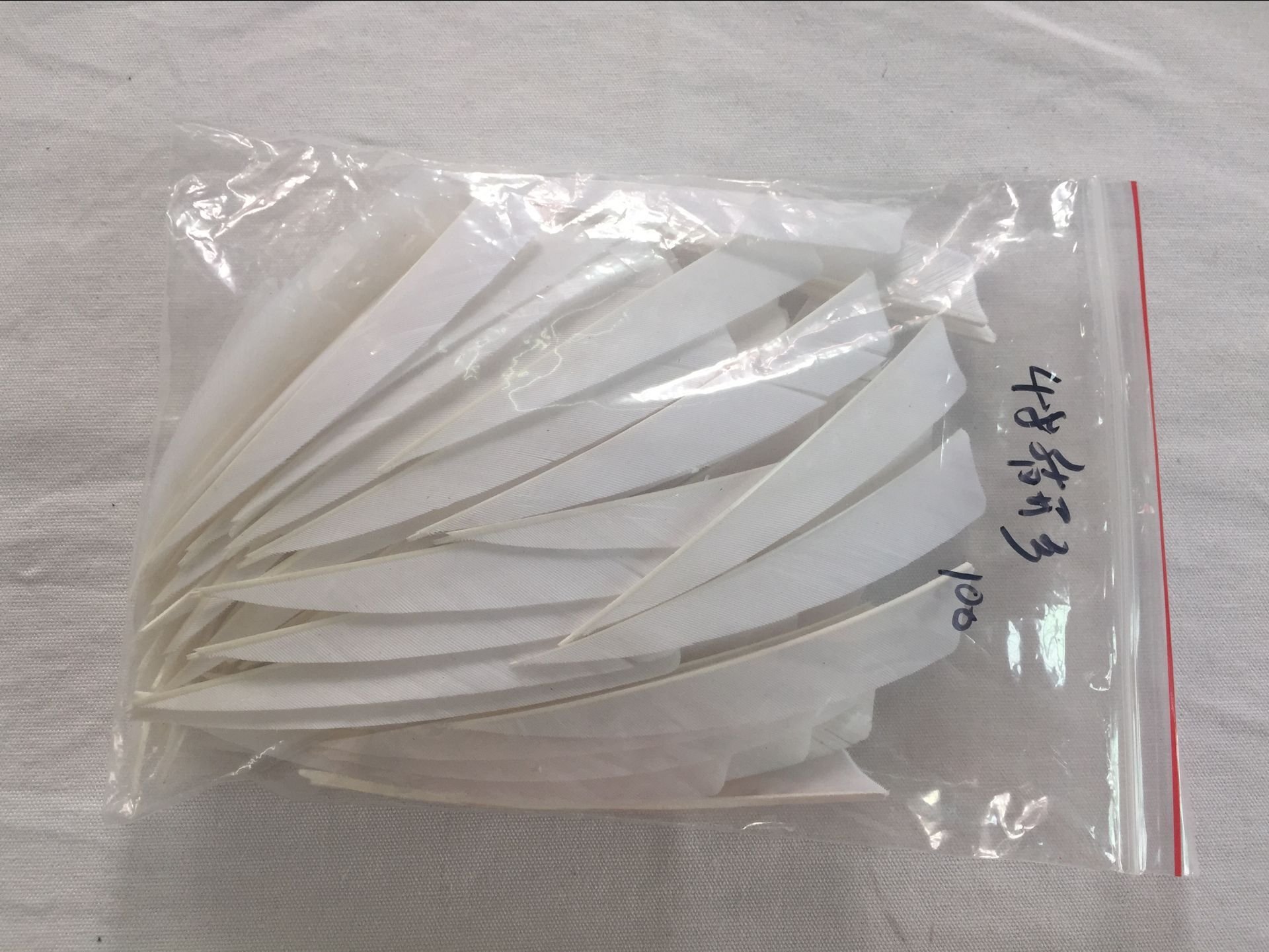 JIEXI HWYP Archery Fletches 4" Turkey Feather Fletching Shield Shape Pack of 100 (White, Right Wing)
