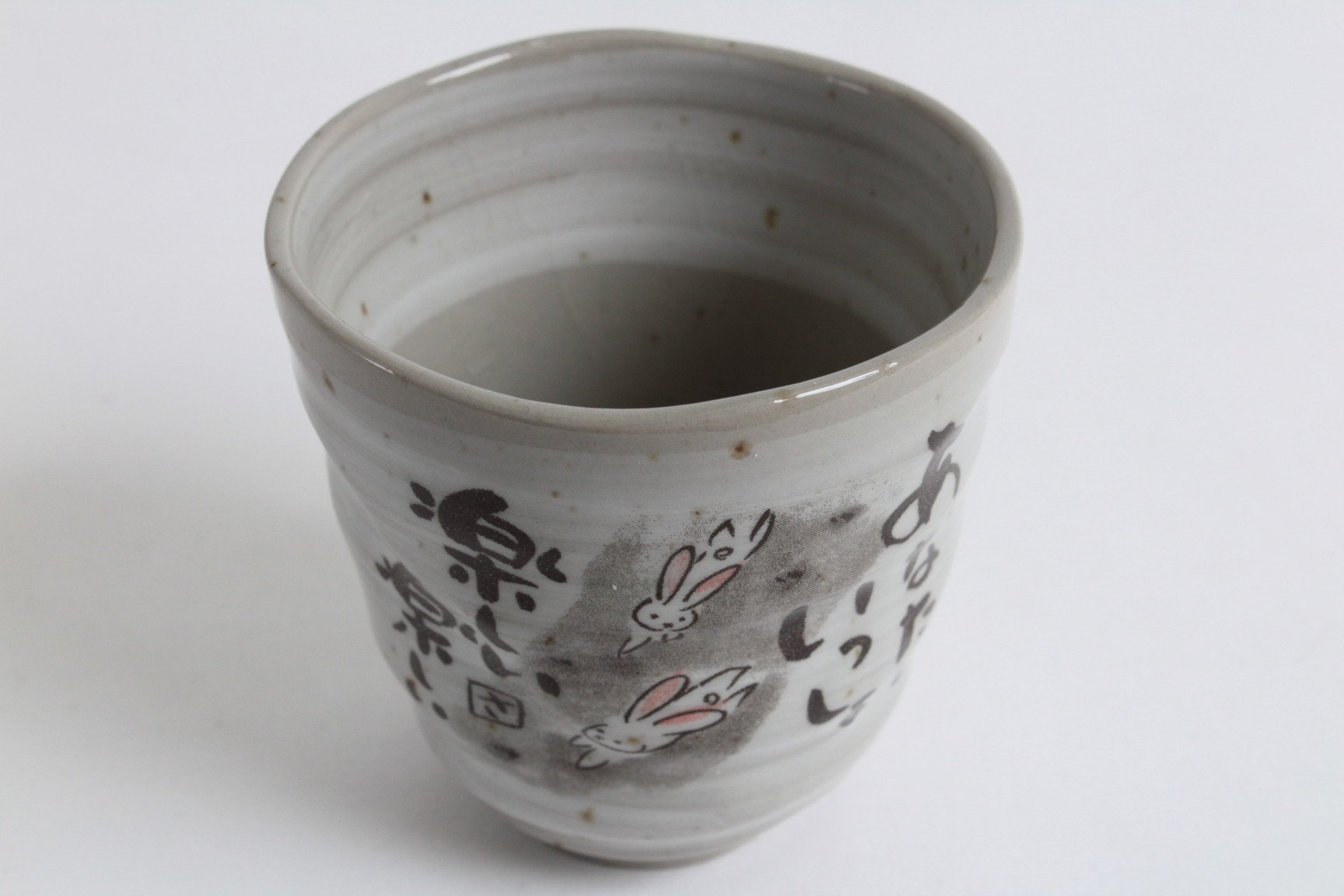 Mino ware Japanese Pottery Yunomi Chawan Tea Cup Running Rabbits Gray Sanaegama made in Japan (Japan Import) KSY007