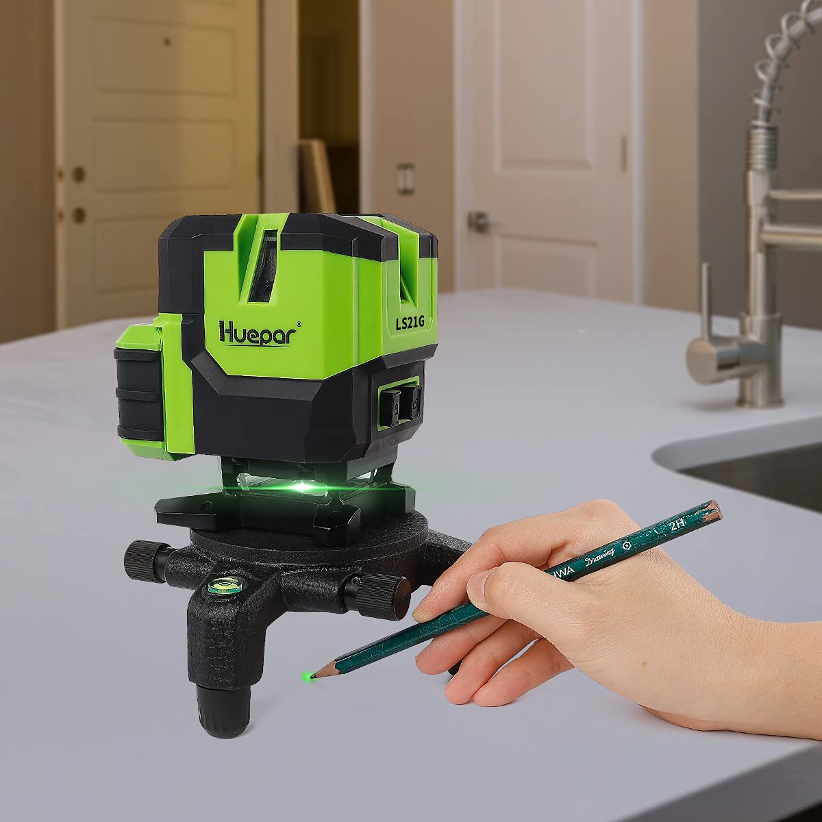 Huepar Multi-Line Laser Level-360° Floor Horizontal and Two Vertical Lines with Plumb Dot, Green Cross Line Self-leveling Laser Tool-Rotating Base, Lifting Base, Li-ion Battery&Hard Carry Case LS21G