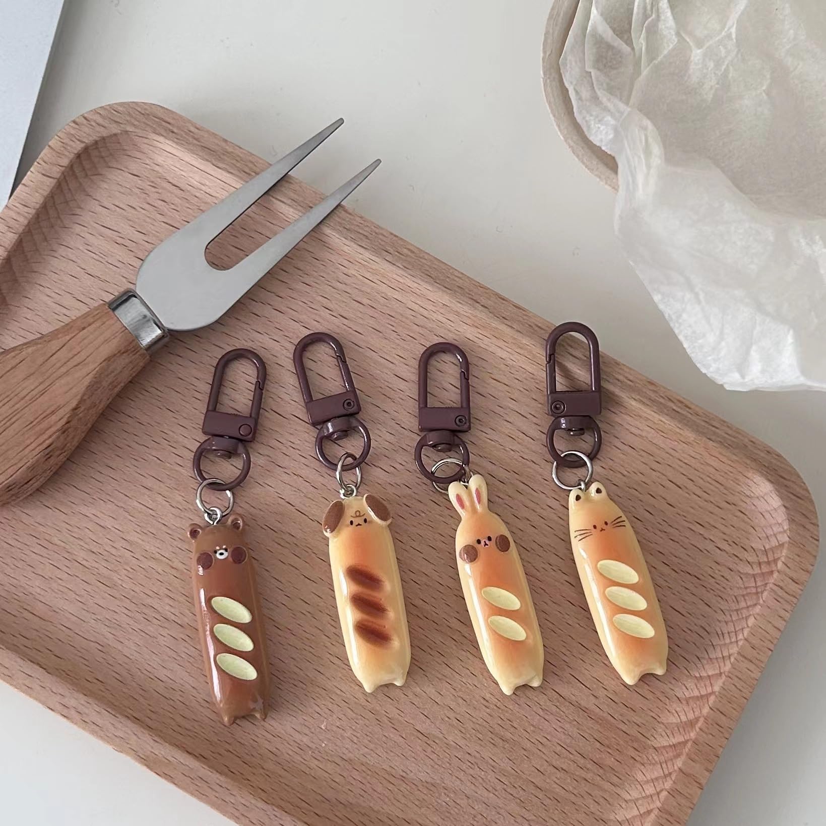 WEIGANGFANG 5 Pcs Resin Cat Dog Bear Rabbit Bread Key Chain Cartoon Star Cookies Key Rings Animal Cake Keychains for Halloweensâ Gift, Boy & Girls' Gift