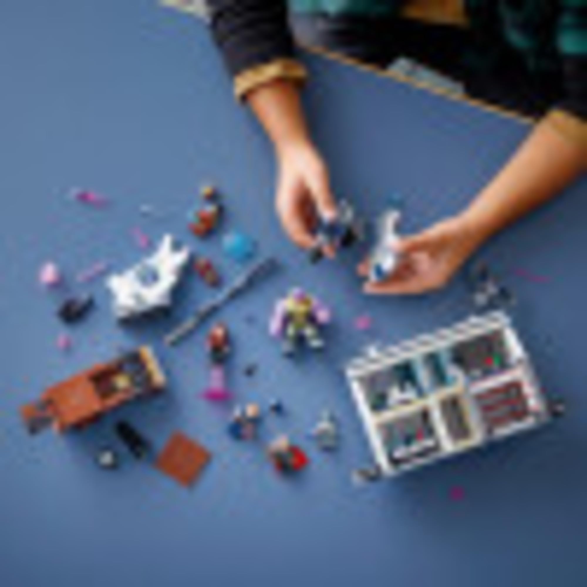 LEGO Marvel Avengers: Endgame Final Battle 76192 Collectible Building Kit; Battle Scene at The Avengersā Compound; New 2021 (527 Pieces)