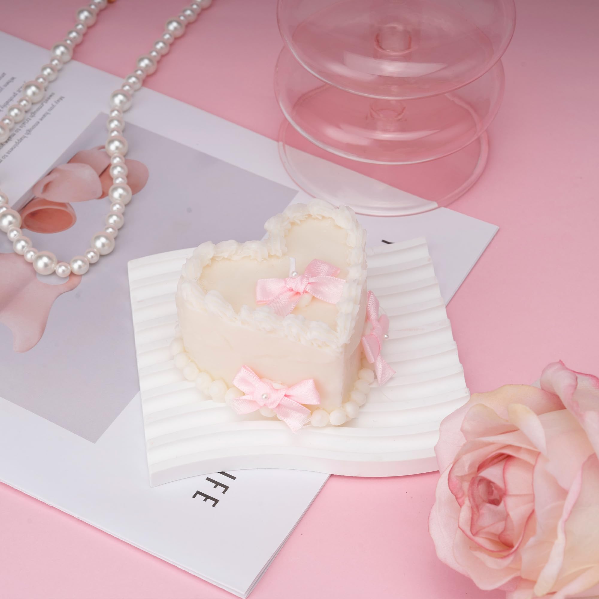 Stylor Coquette Room Decor Aesthetic, Heart Cake Shaped Soy Wax Decorative Candle with Pink Bows for Apartment, Girly Kawaii Cute Stuff for Bathroom Decor. (5 OZ, Vanilla Cream Scented)